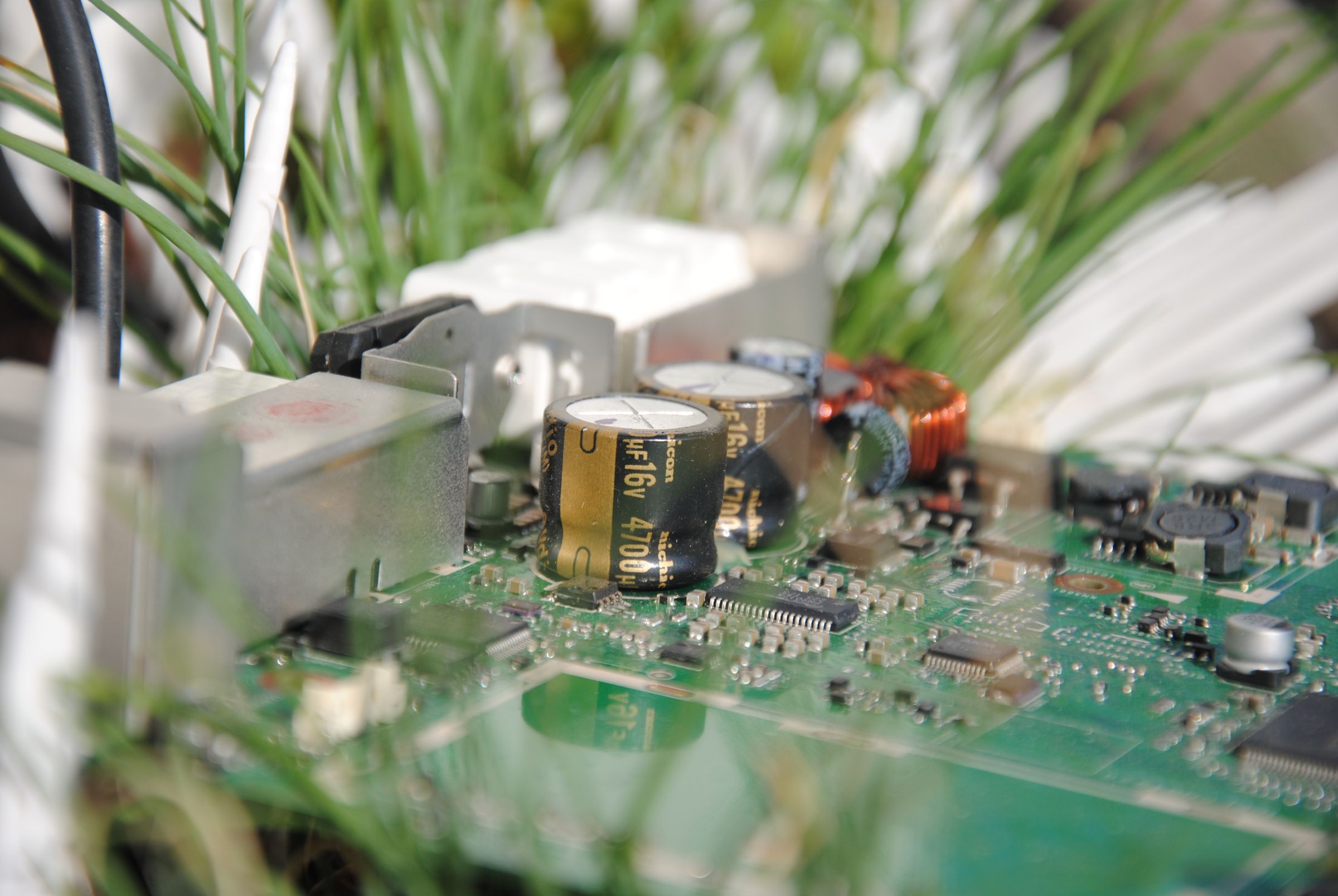 How to Desolder Electronic Components From Circuit Boards - 7 Tips ...