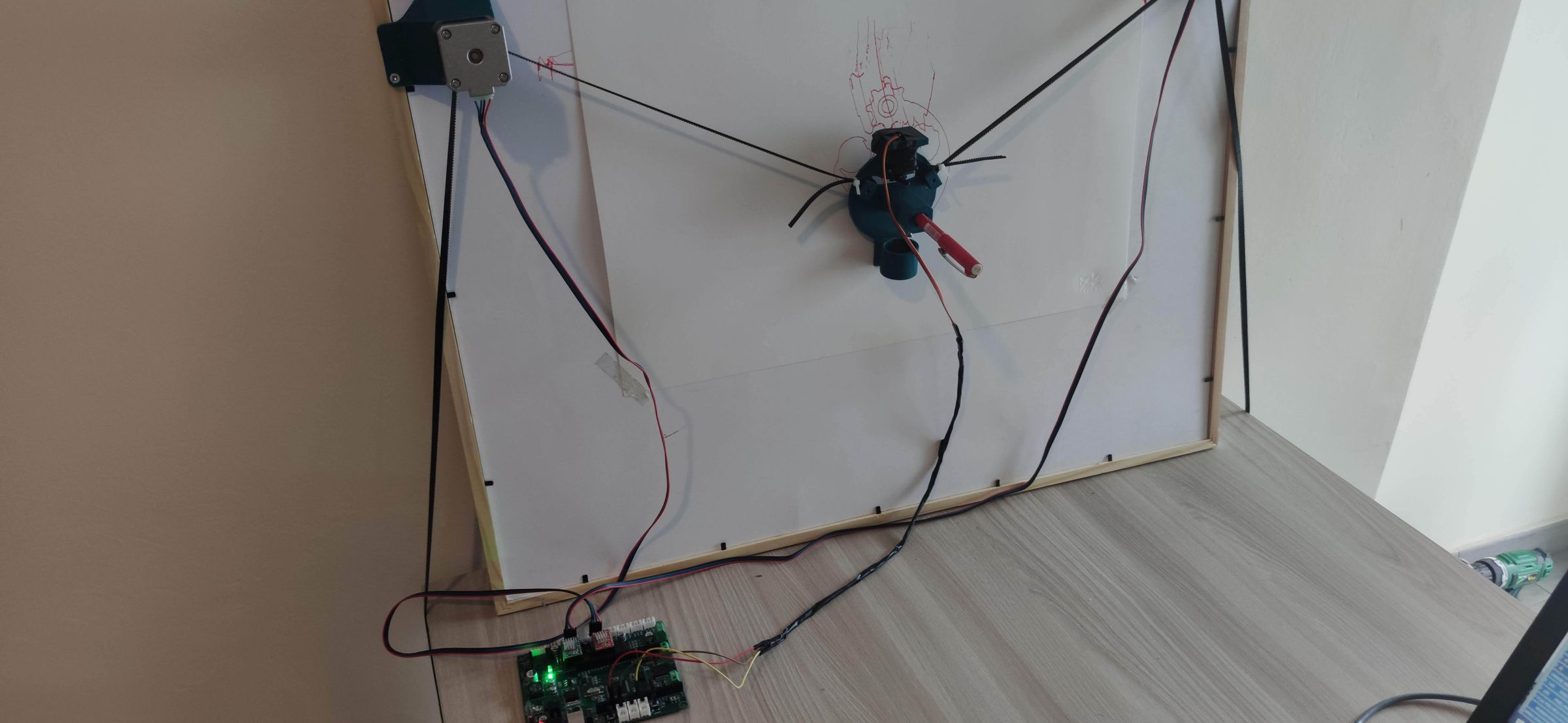 Plotter Verticale Con Drivemall : 6 Steps - Instructables