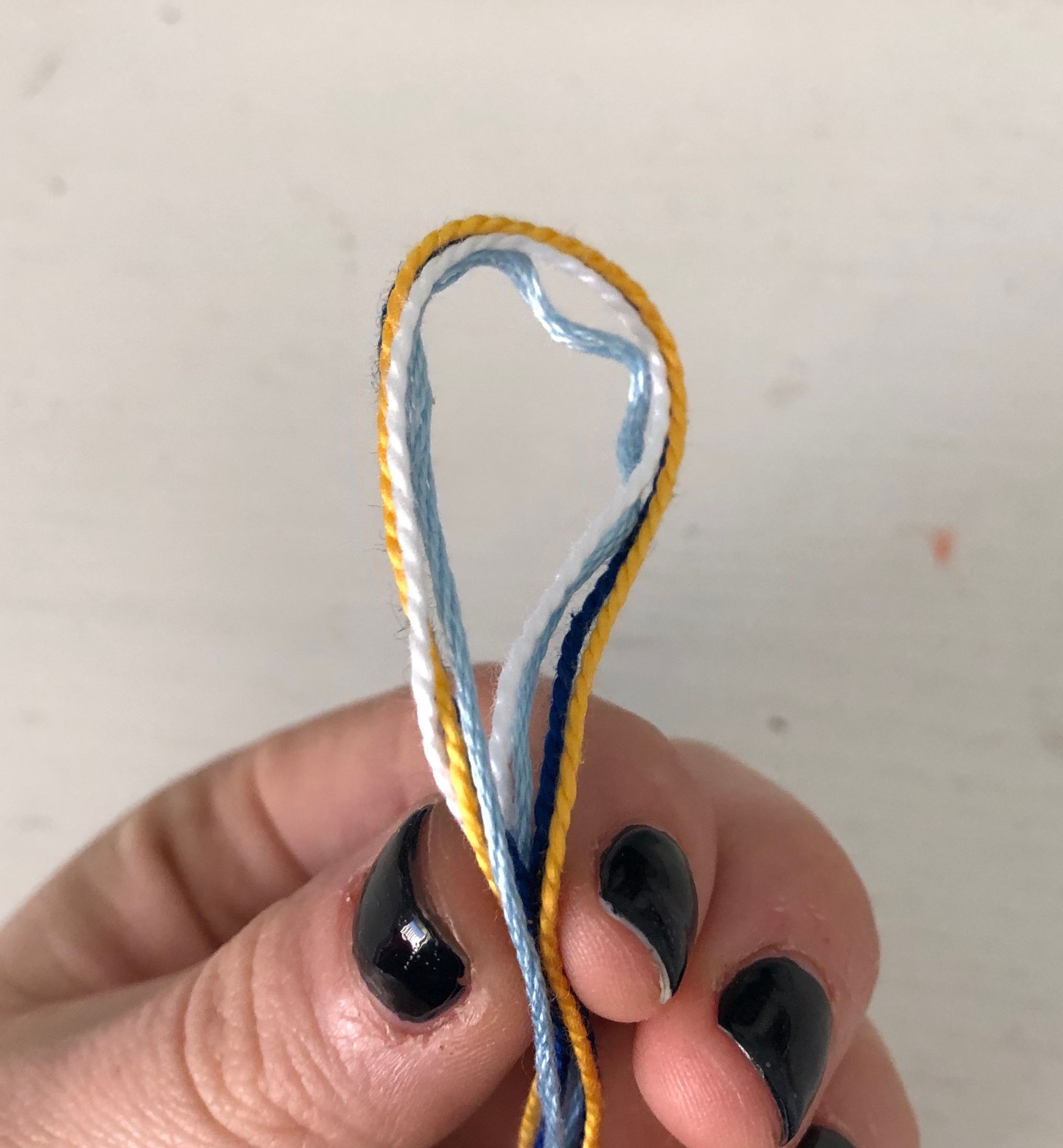 Friendship Bracelet : 14 Steps - Instructables