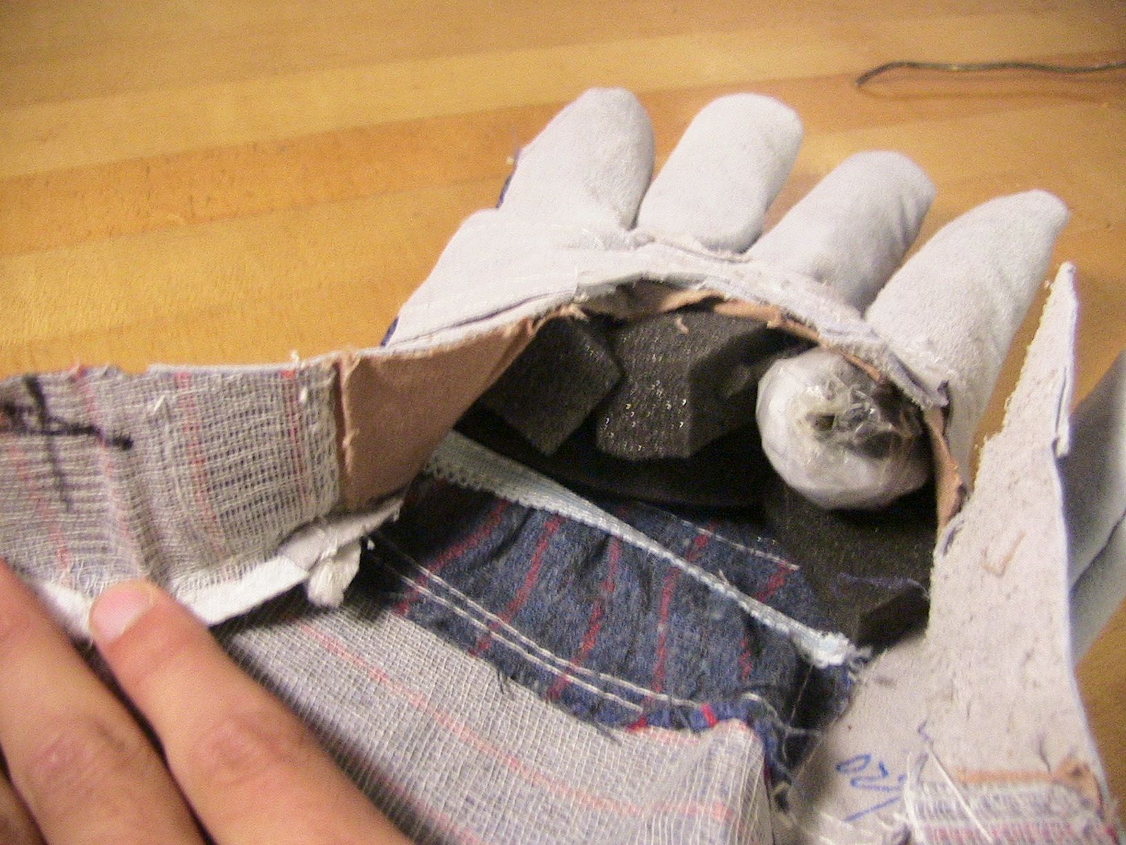 The Living Severed Hand! : 9 Steps (with Pictures) - Instructables