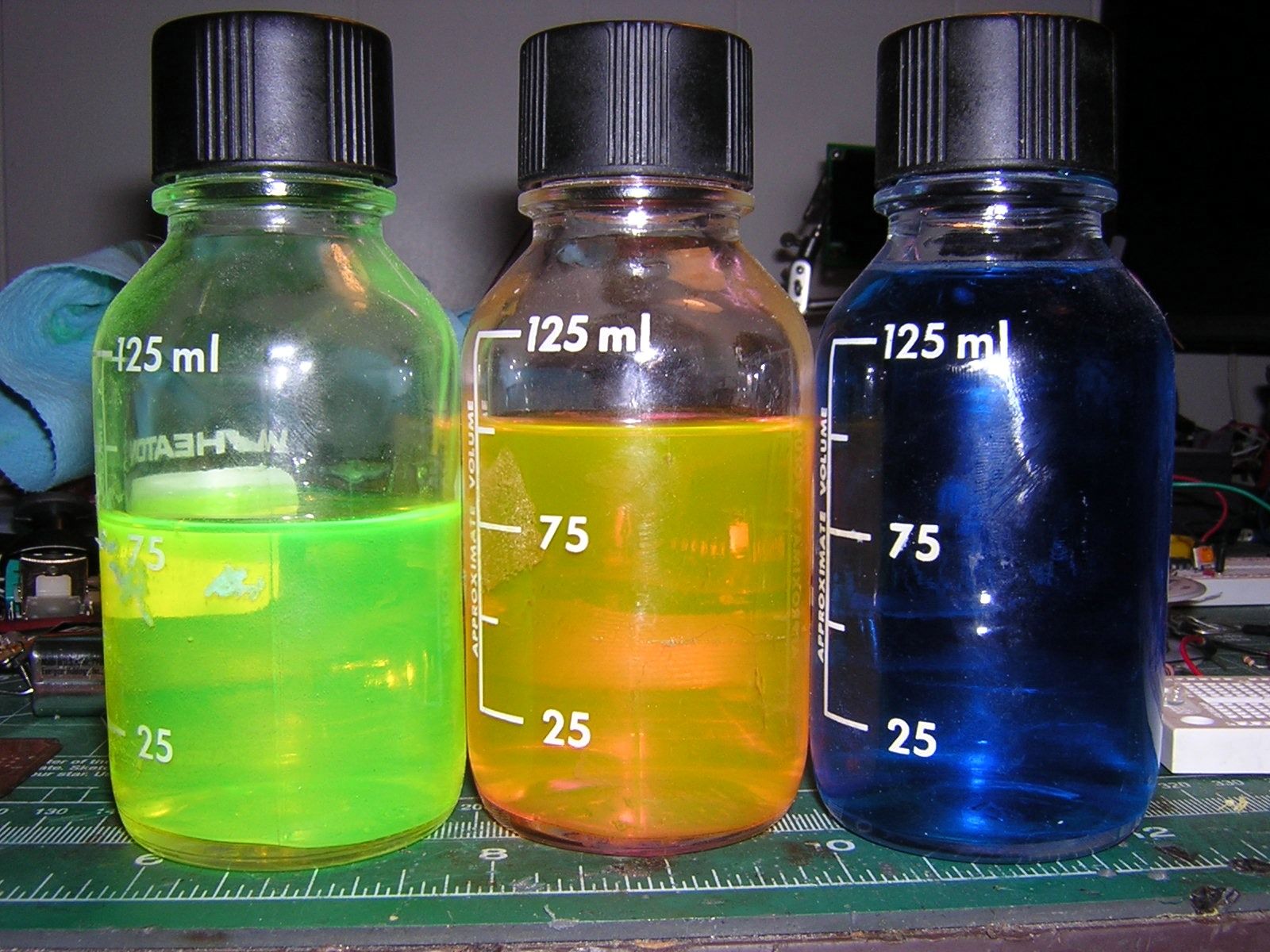 Create Homemade Fluorescent Black Light/UV Displays : 5 Steps ...