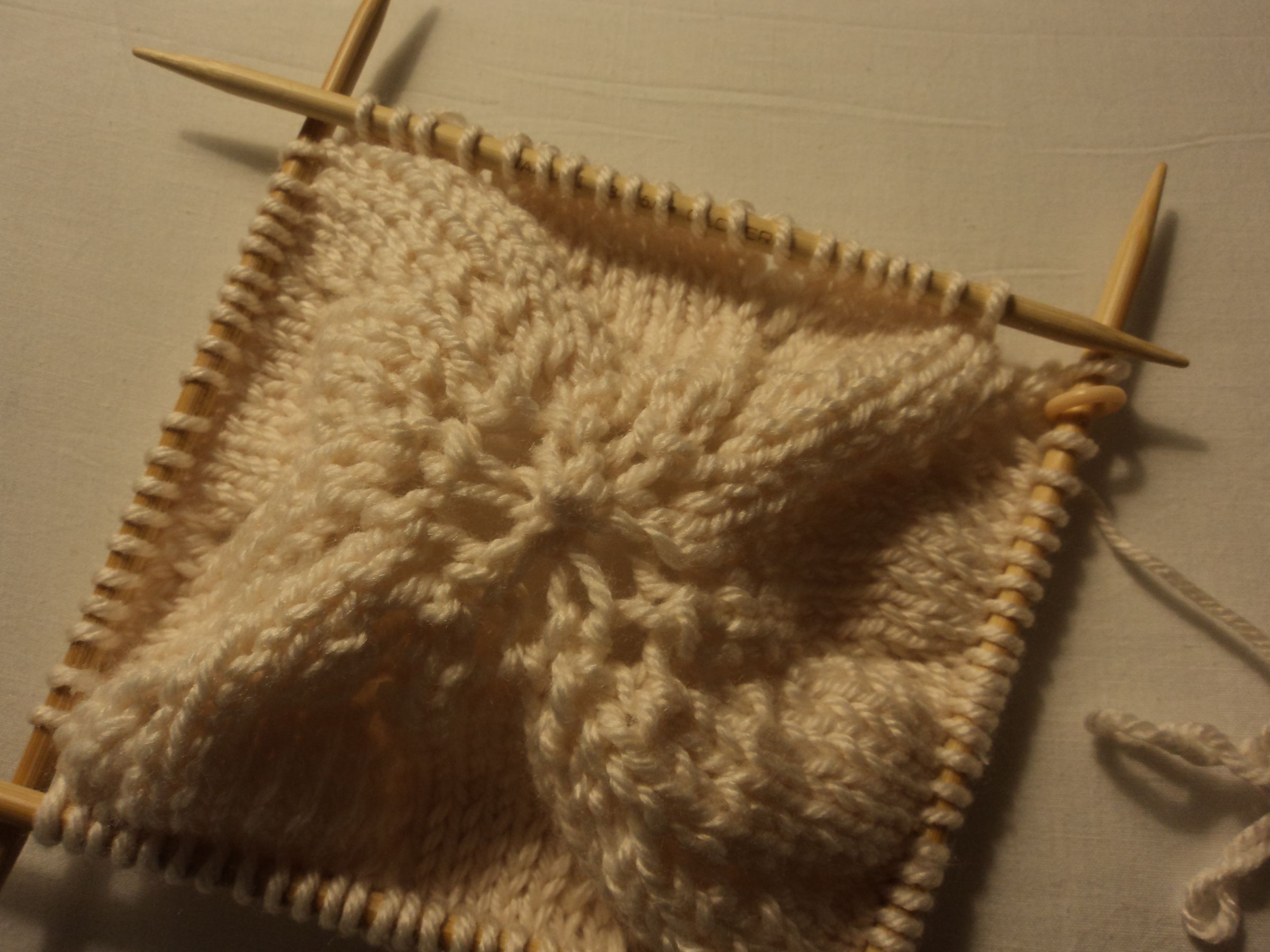 Circular Blanket Knitted in the Round : 5 Steps (with Pictures ...