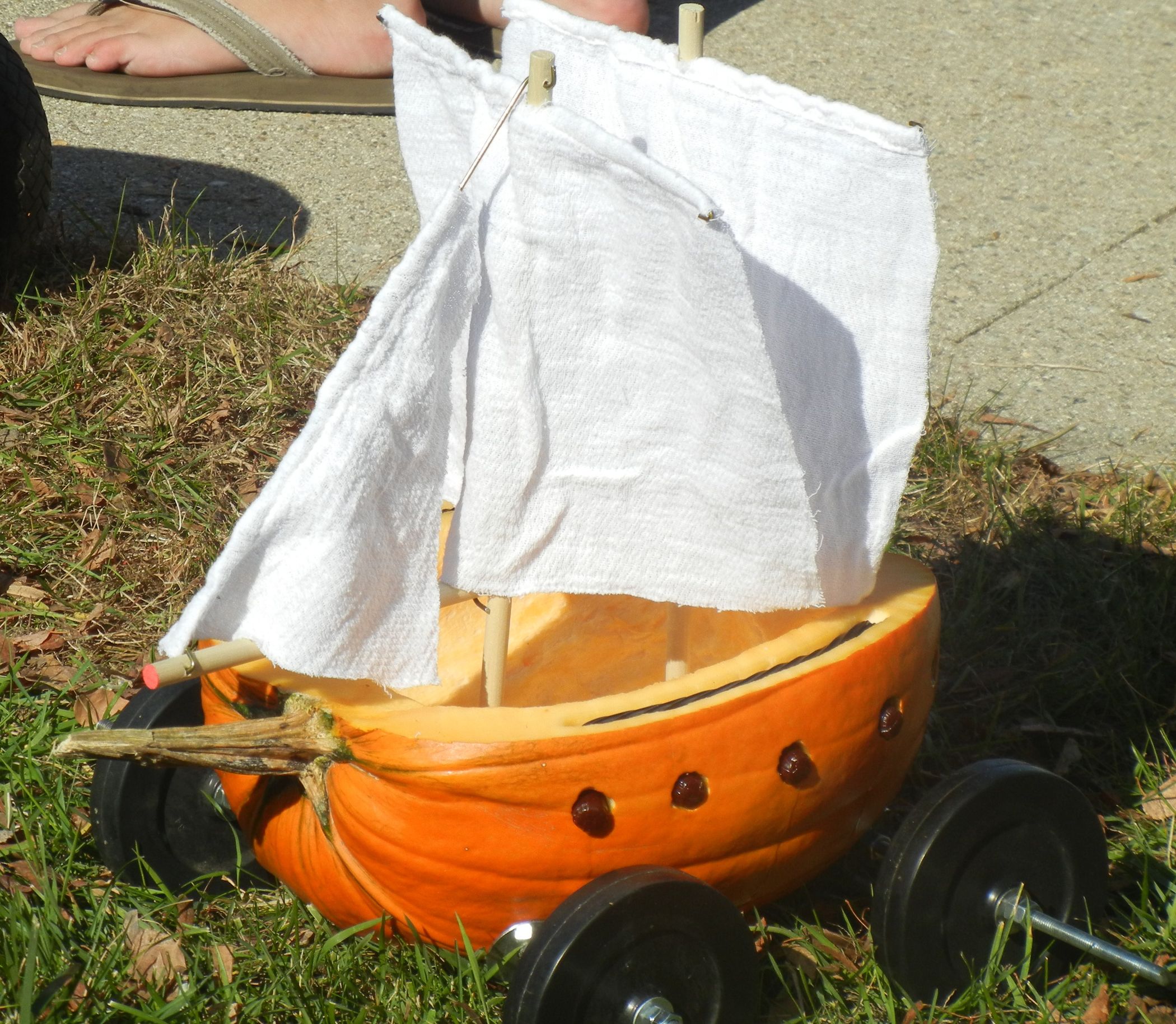 How to Build a PUMPKIN RACER With Two Parallel Independent Axles : 9 ...