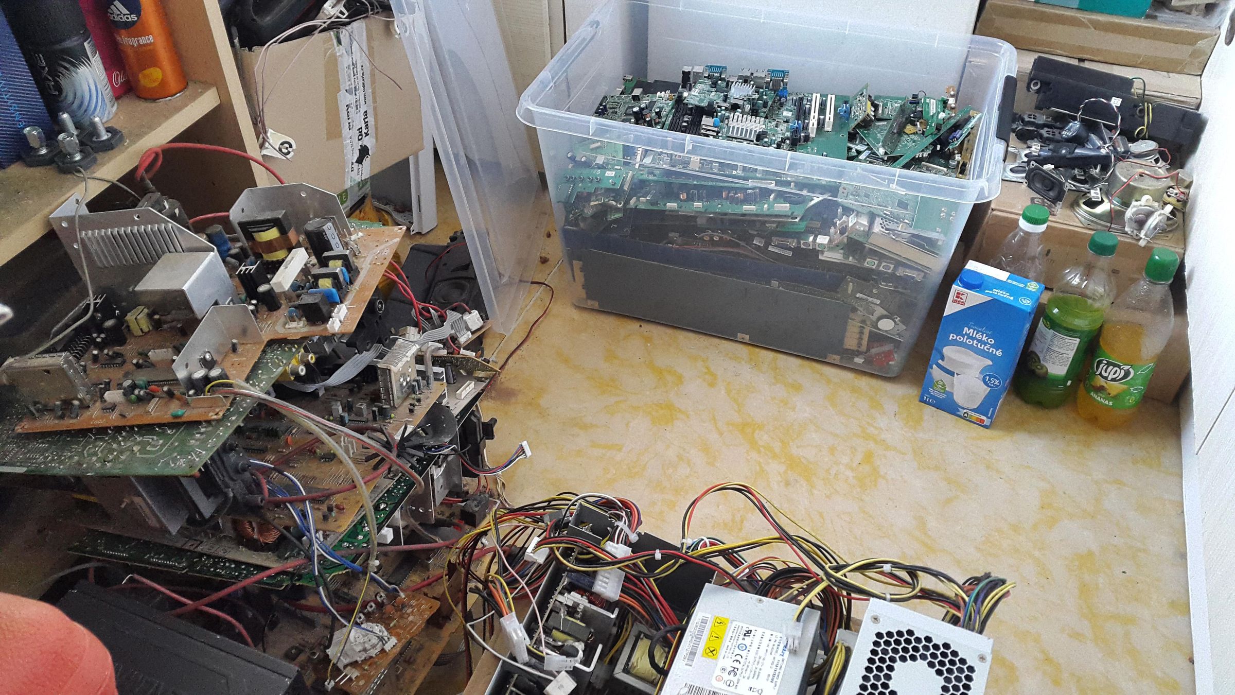 Harvesting Electronic Components : 9 Steps (with Pictures) - Instructables