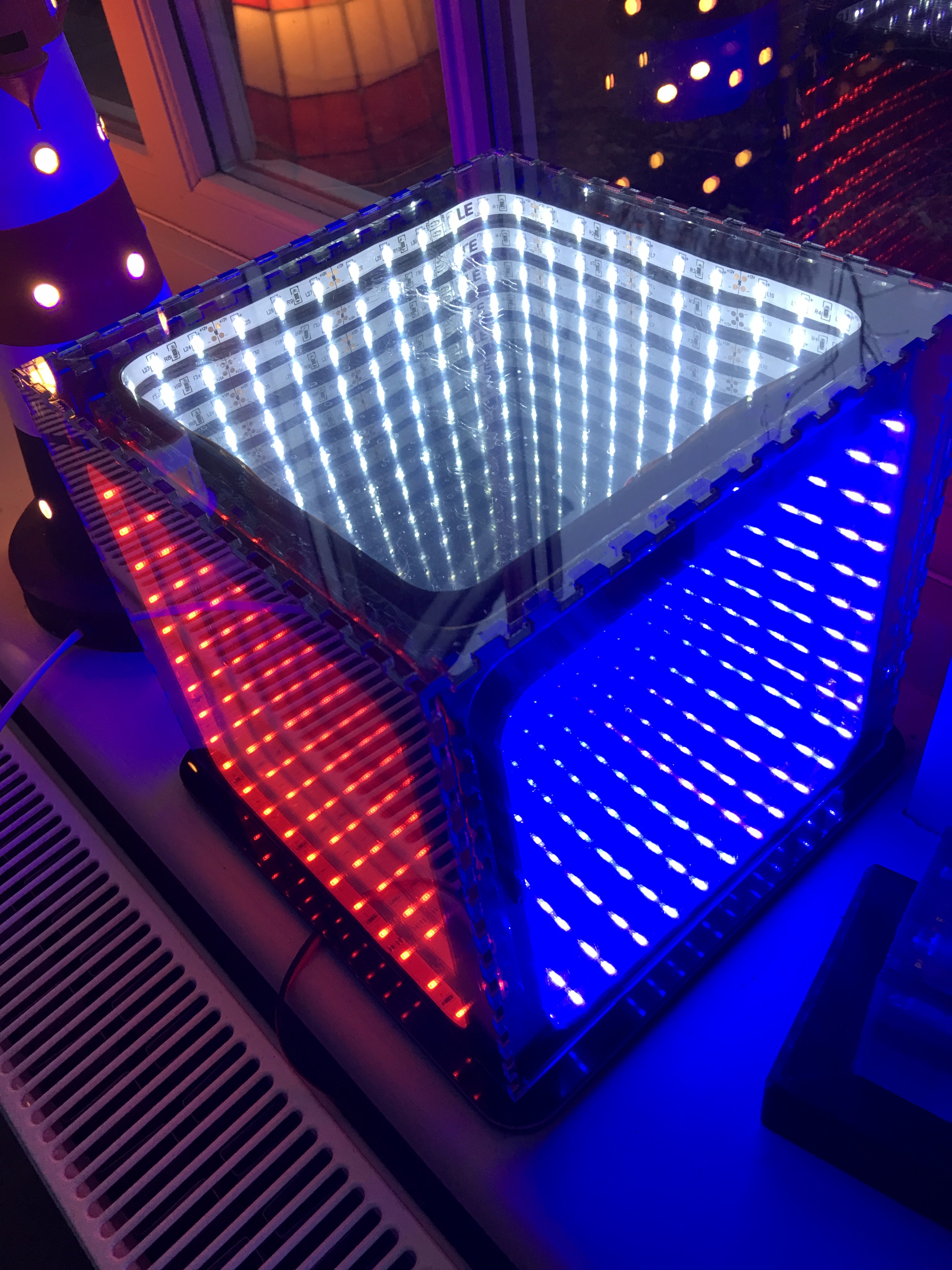 Simple Infinity Cube : 7 Steps (with Pictures) - Instructables