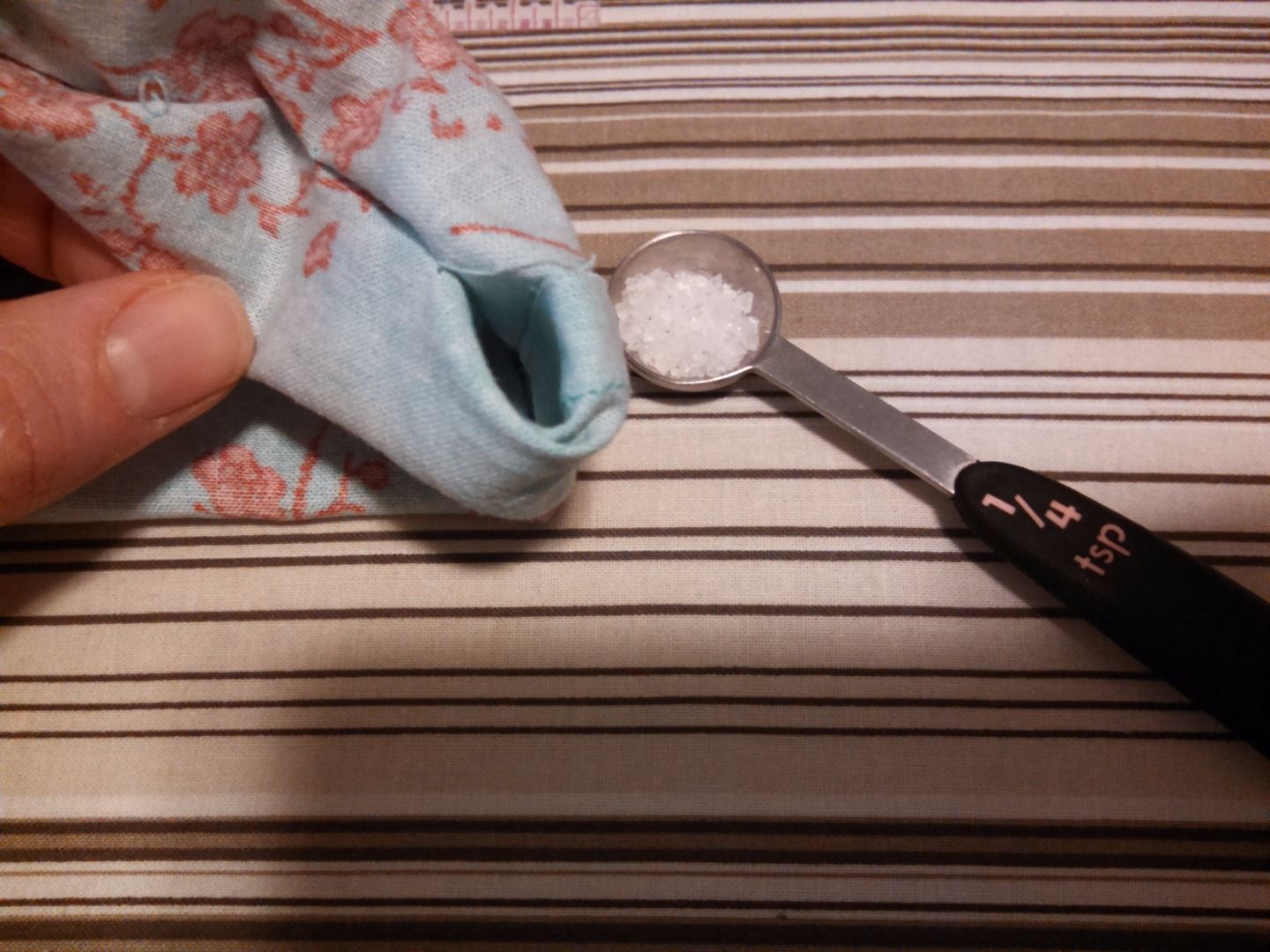 Cooling Scarf: Look Good and Stay Cool : 3 Steps (with Pictures ...