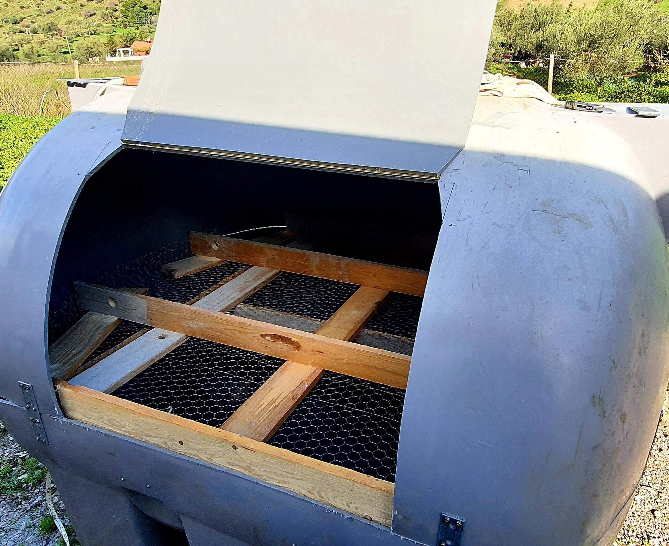 Space Chicken Spaceship Chicken Coop : 12 Steps (with Pictures ...