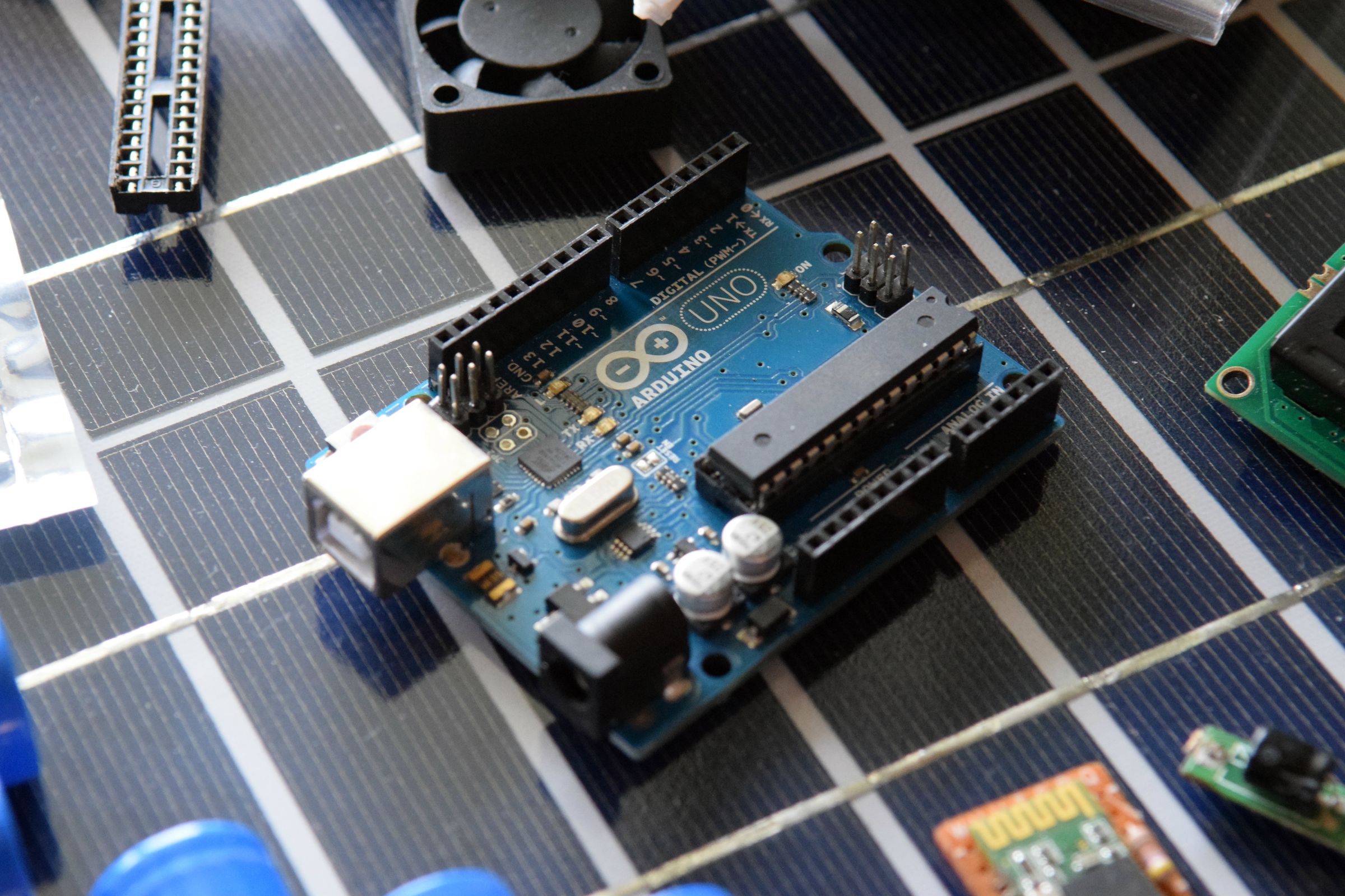 DIY Portable Solar Powerbank (w/ 110v Outlets & USB Ports) : 33 Steps ...