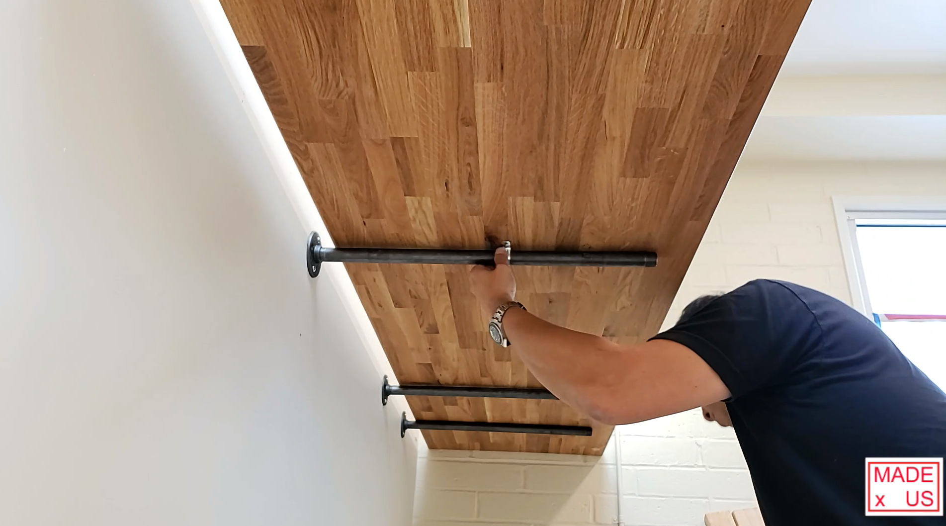 Floating Standing Desk : 7 Steps - Instructables