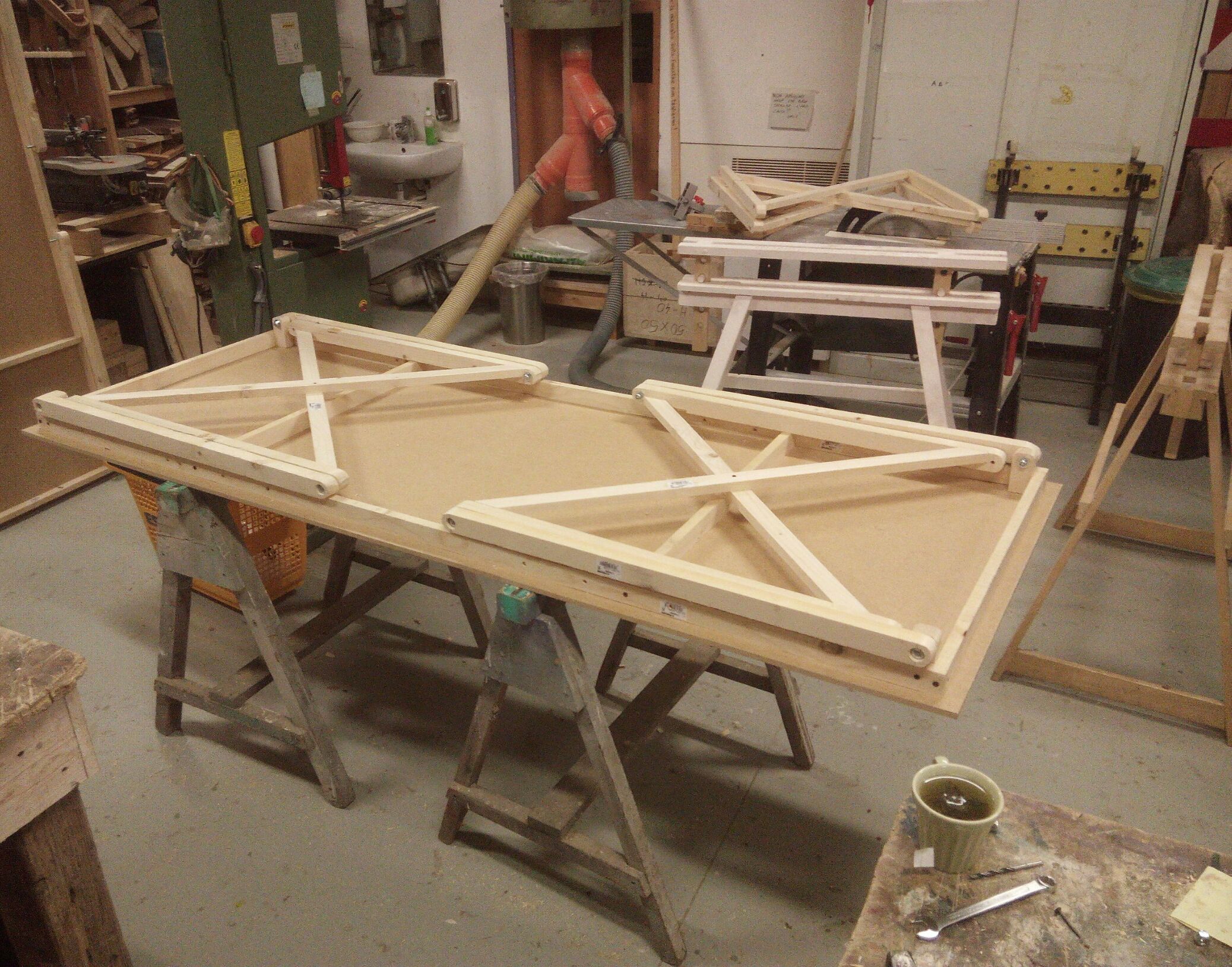 A Folding and Steady Work Bench : 10 Steps (with Pictures) - Instructables