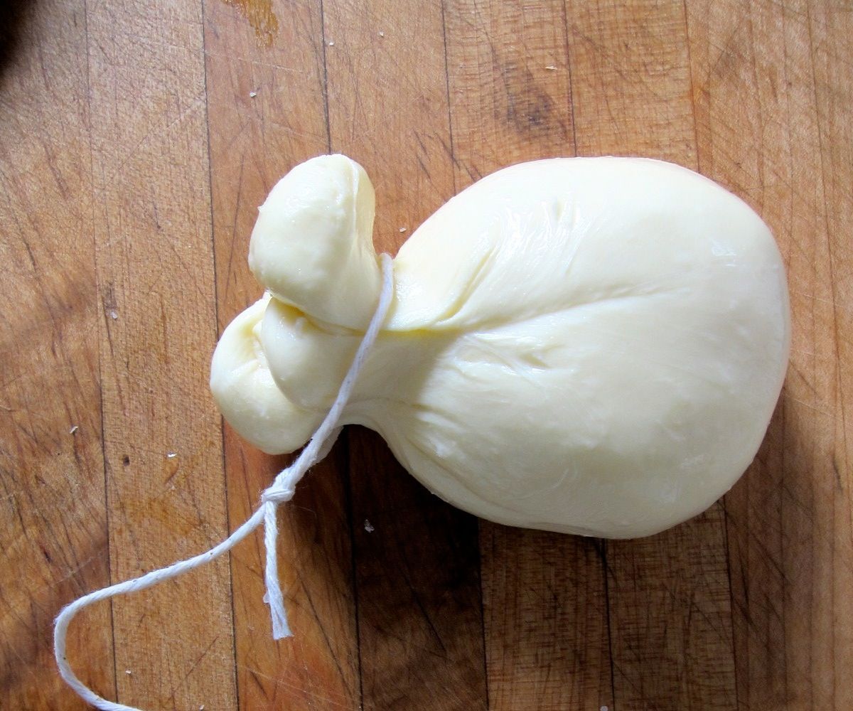 How to Stretch Provolone, Scamorza, Mozzarella & Caciocavallo Cheese ...