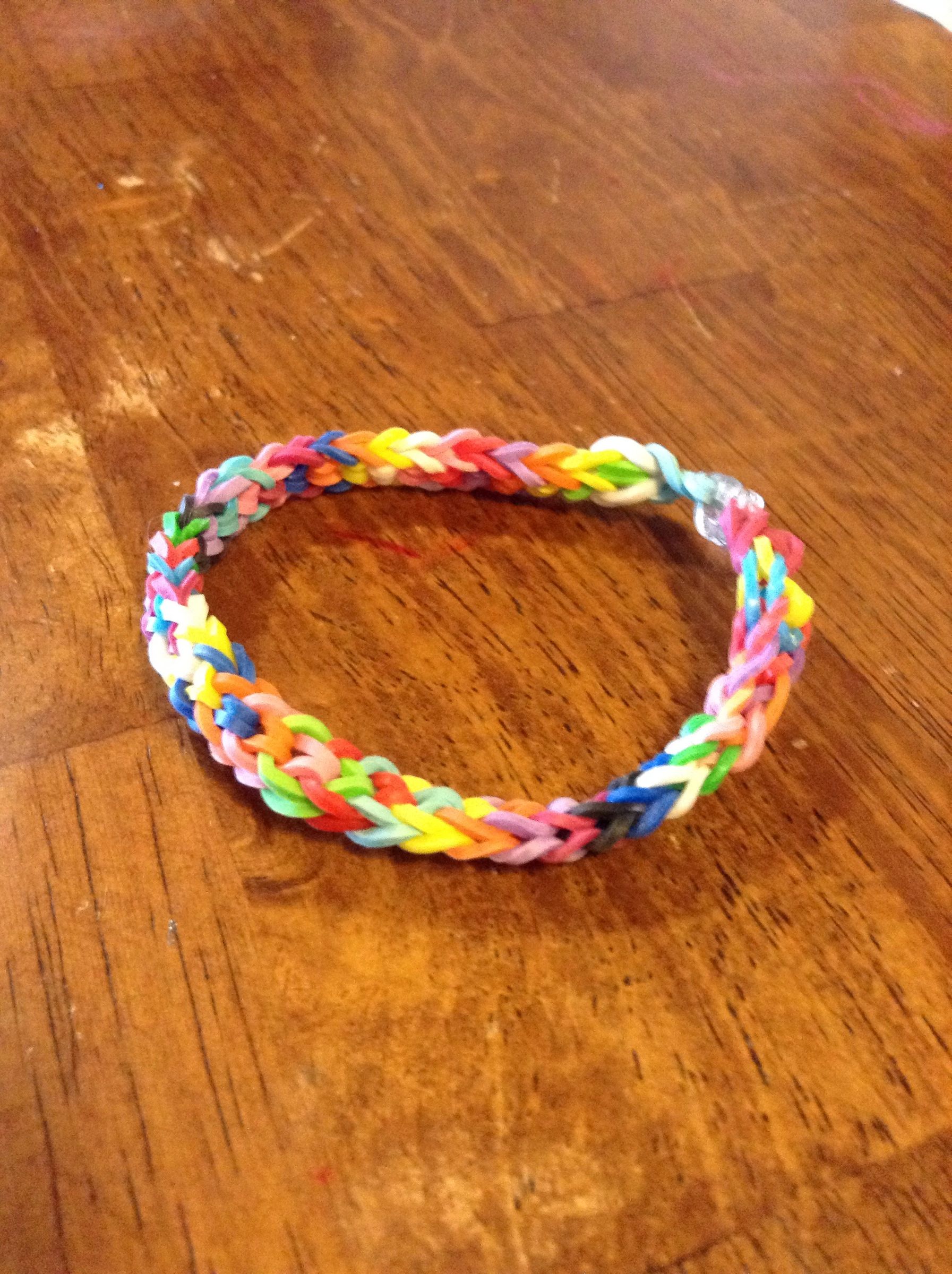 Inverted Fishtail Rainbow Loom Bracelet : 16 Steps - Instructables