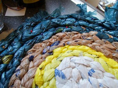 How to Make a Rug From Plastic Grocery Bags : 11 Steps (with Pictures ...
