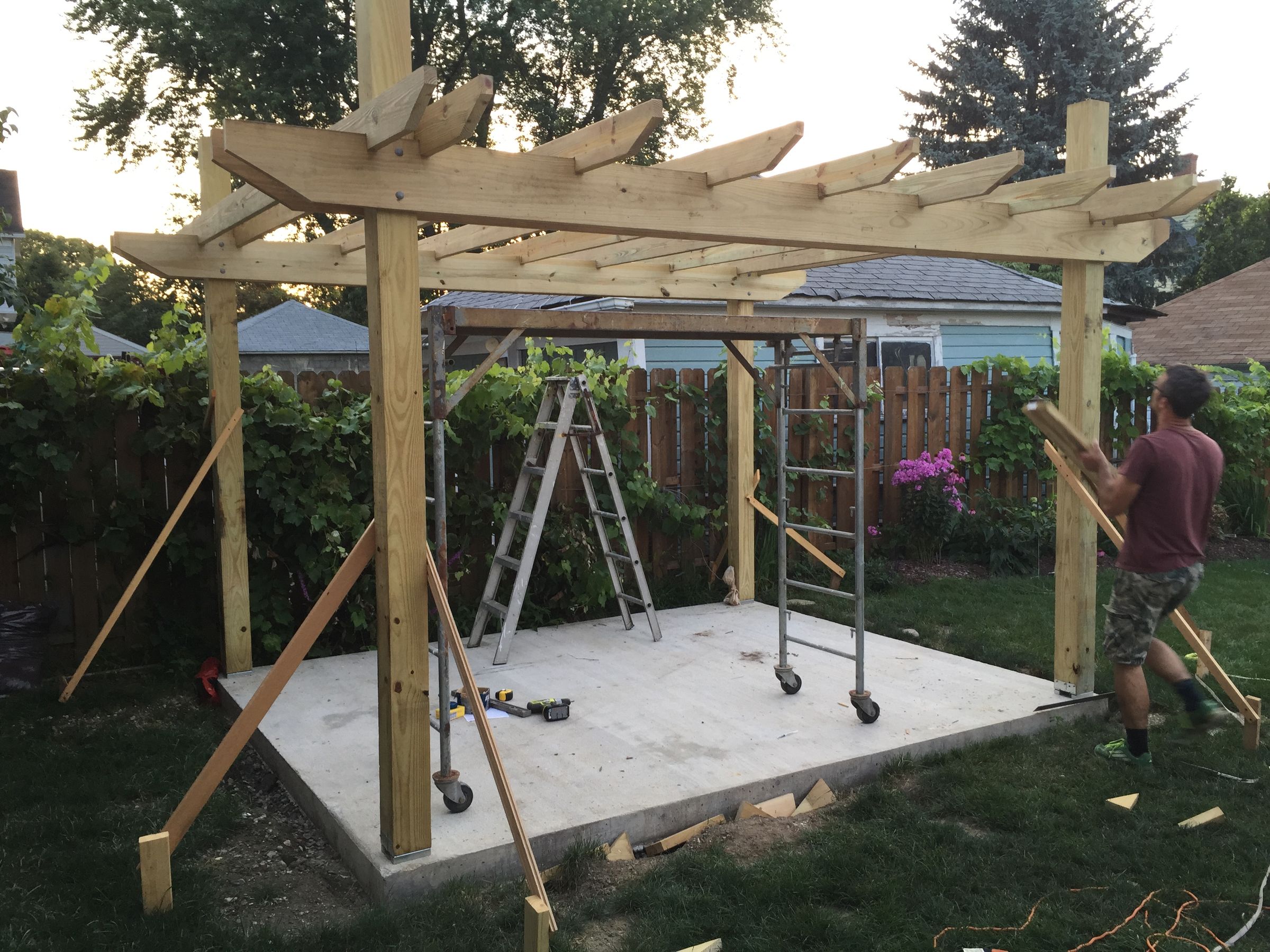 Make a Back Yard Pergola : 6 Steps (with Pictures) - Instructables