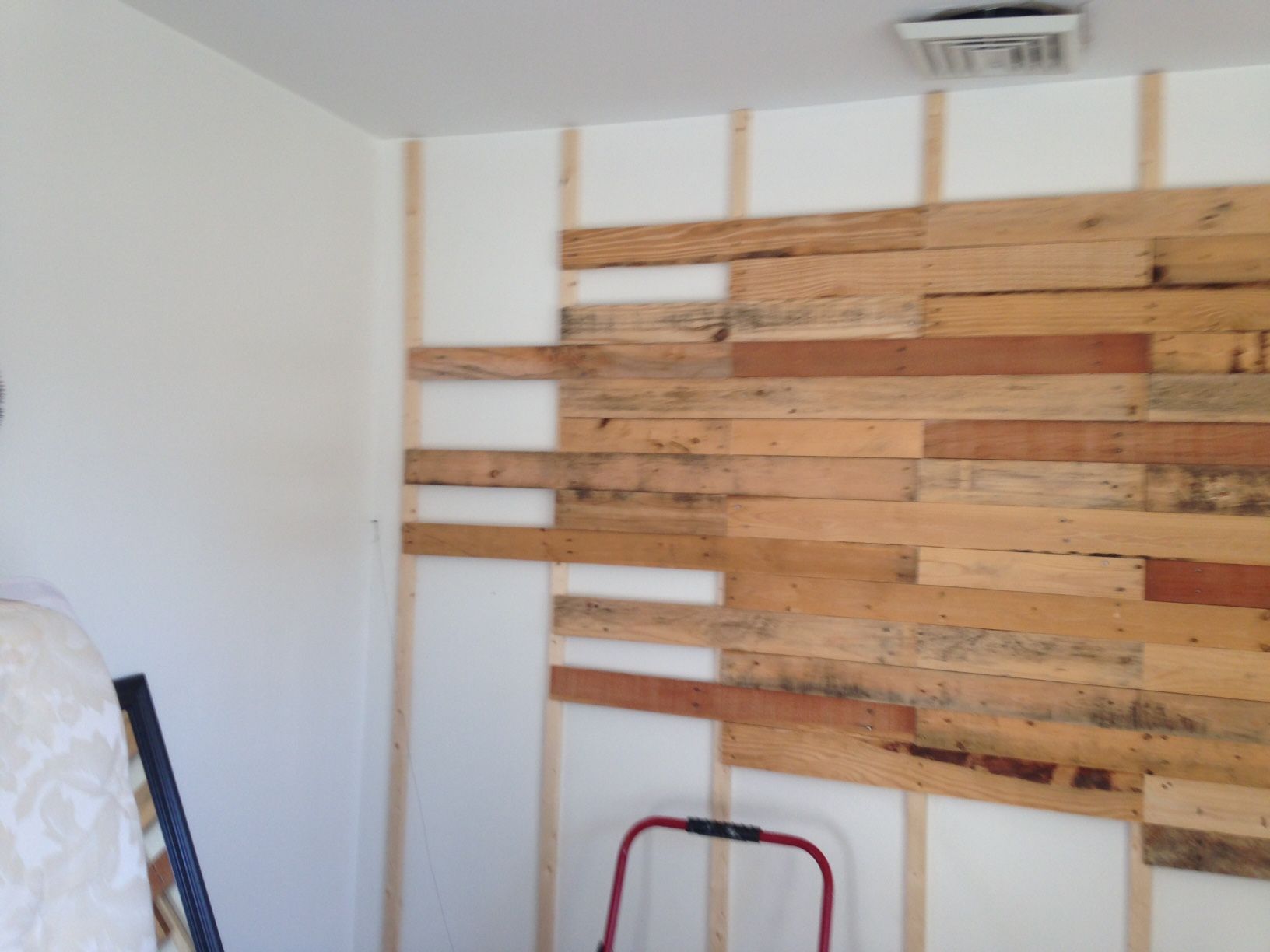 Pallet Wall : 9 Steps (with Pictures) - Instructables