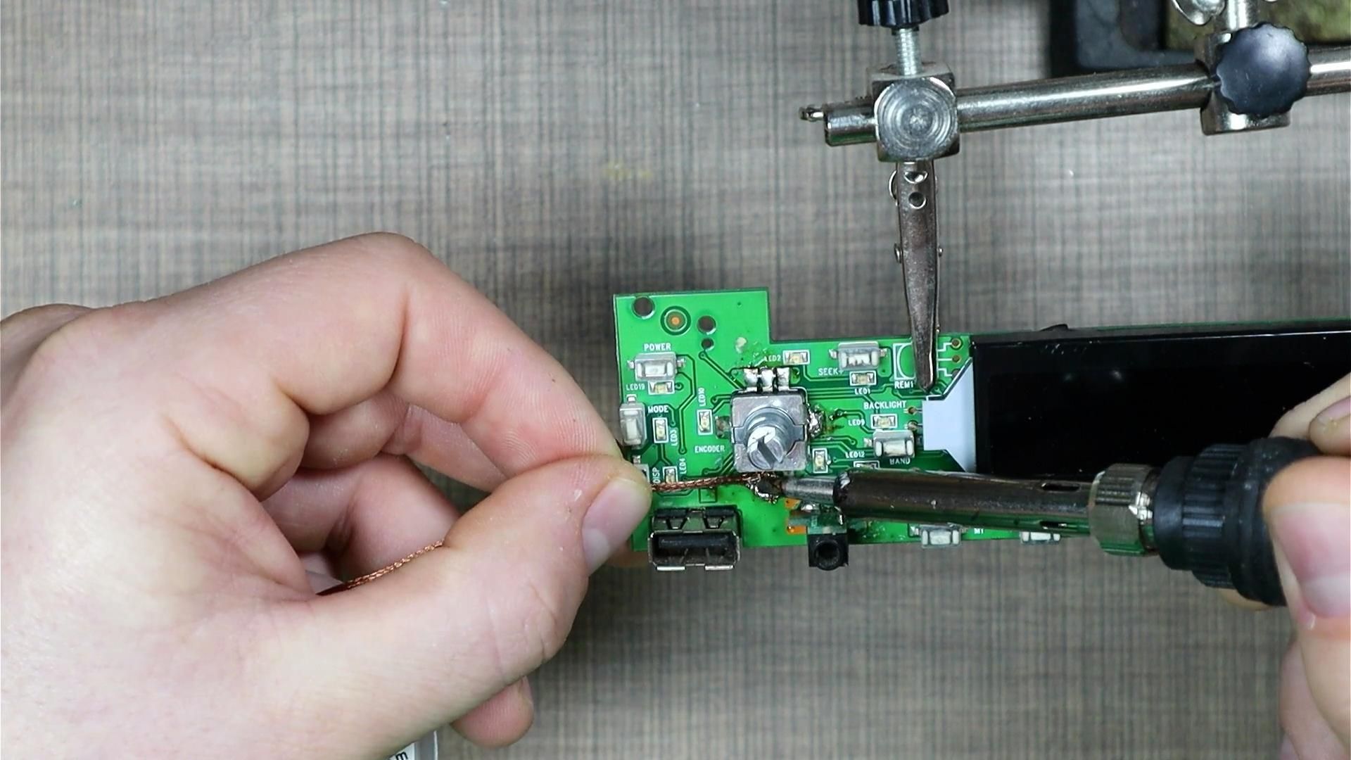 How to Replace the Rotary Encoder on a Car Radio : 5 Steps (with ...