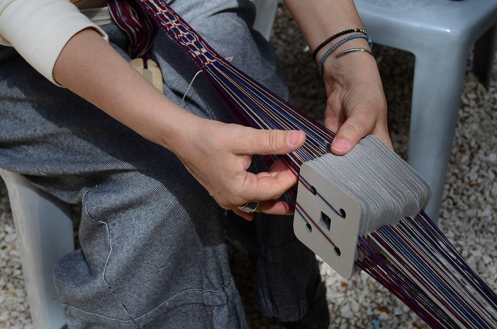 Automated Tablet Weaving Loom : 10 Steps (with Pictures) - Instructables