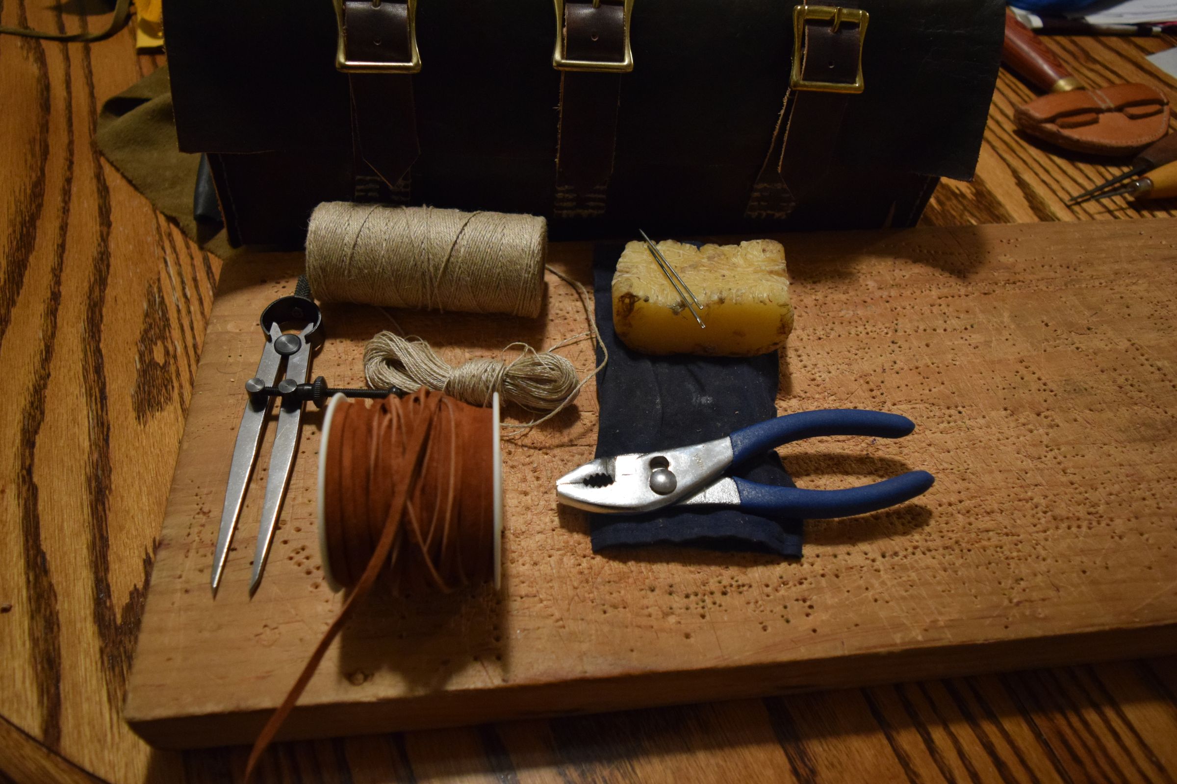 Simple Leather Project From Scraps : 8 Steps (with Pictures ...