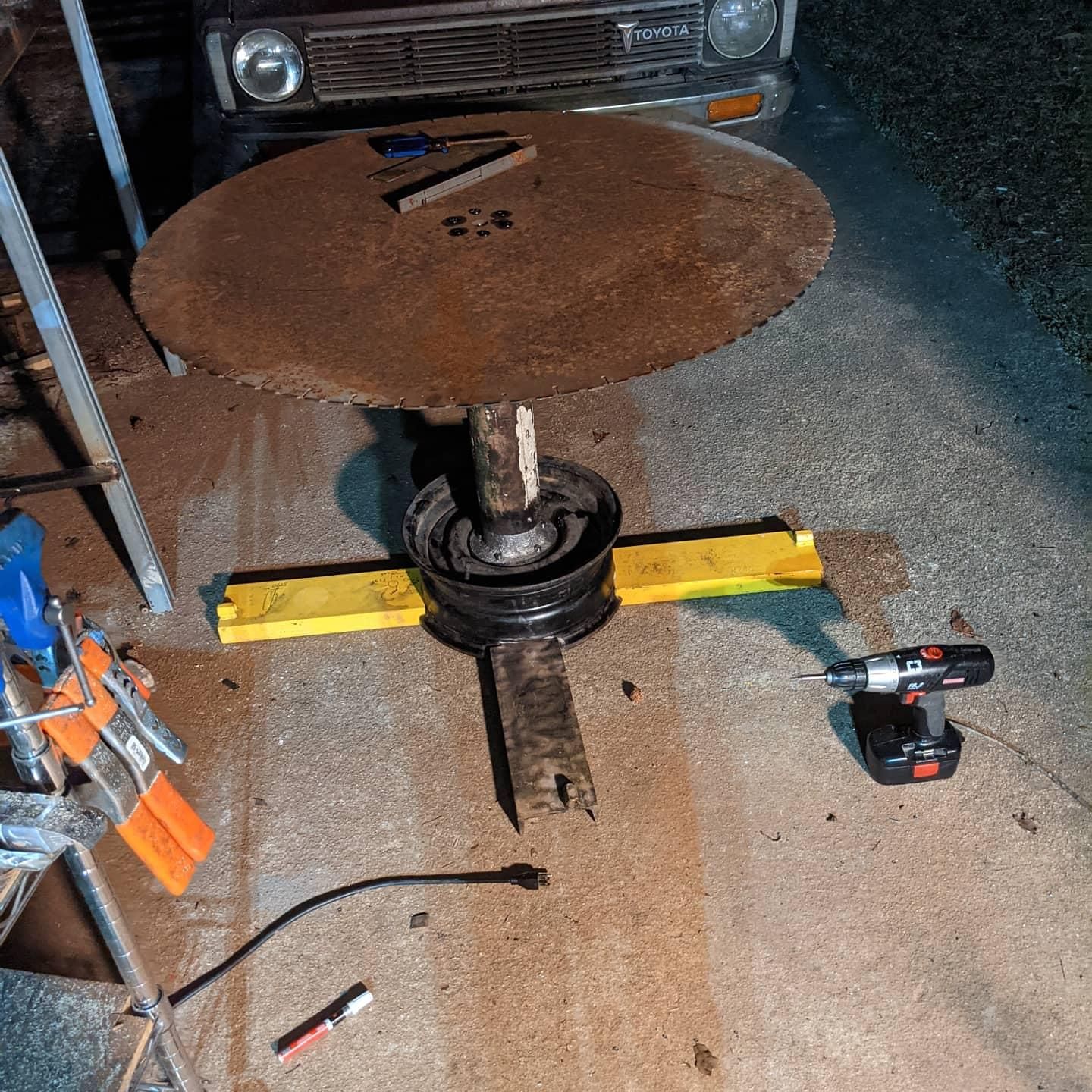Giant Saw Blade Table! : 12 Steps (with Pictures) - Instructables