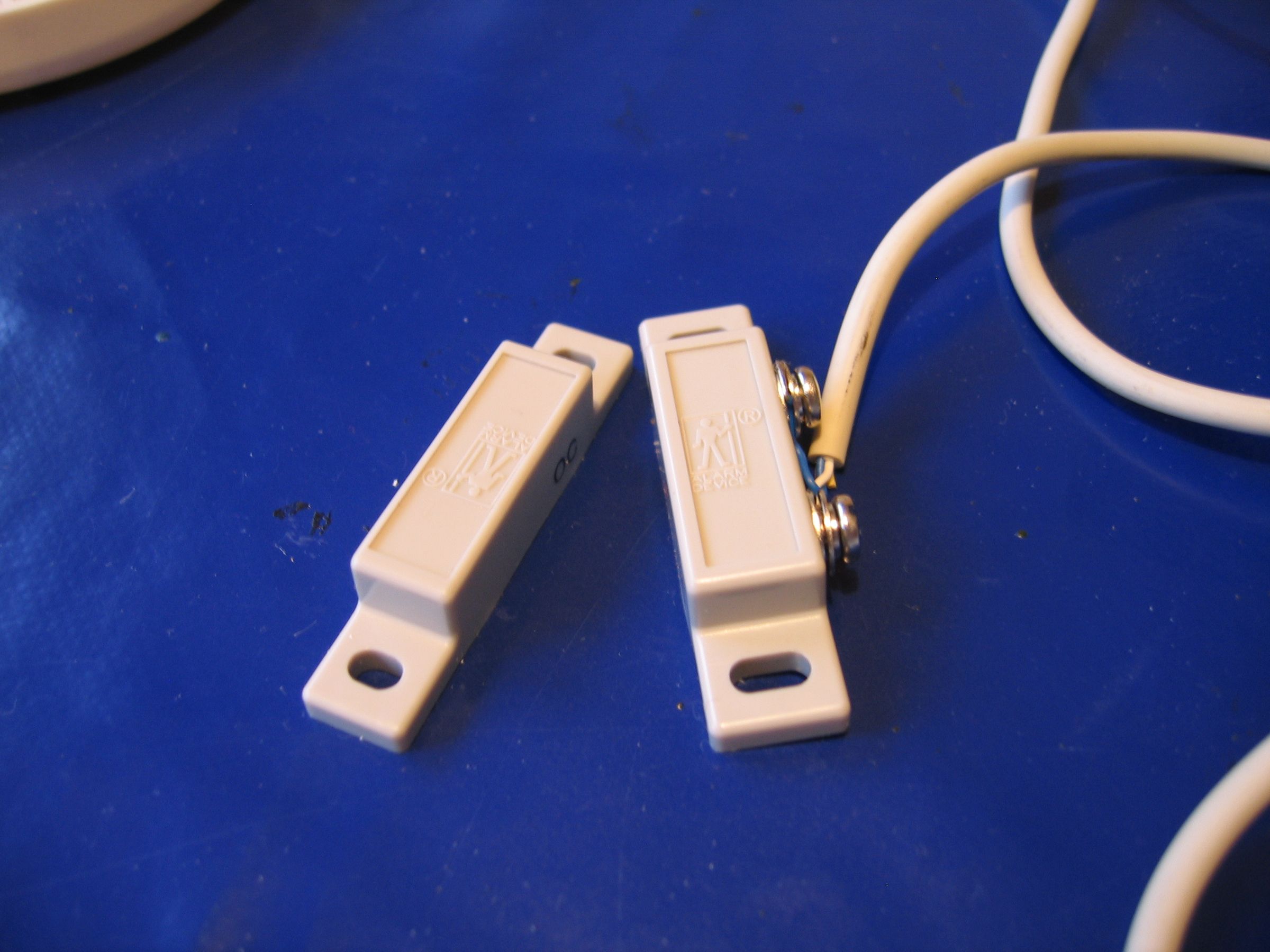 Super Simple Door Alarm : 5 Steps - Instructables