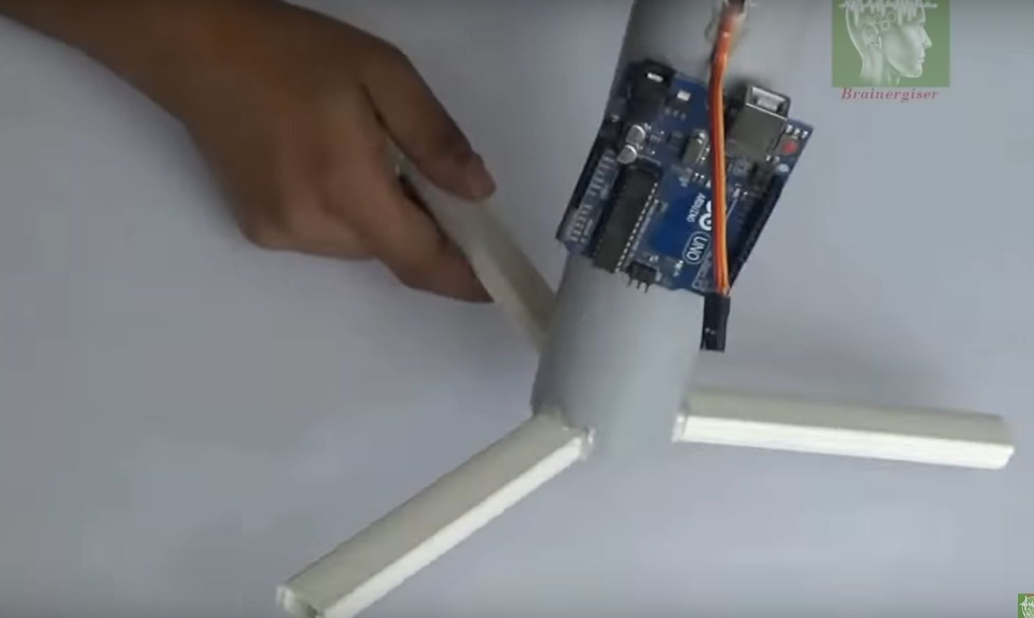 A Simple Robotic Arm Controlled Over Actual Hand Movement : 7 Steps ...