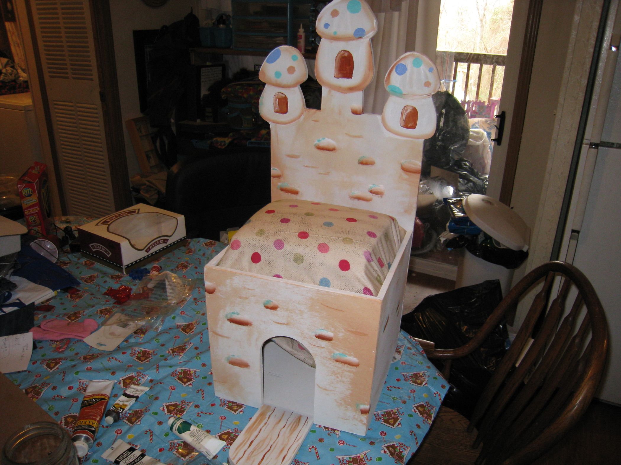 Toadstool Castle Toybox Chair Playset : 3 Steps - Instructables
