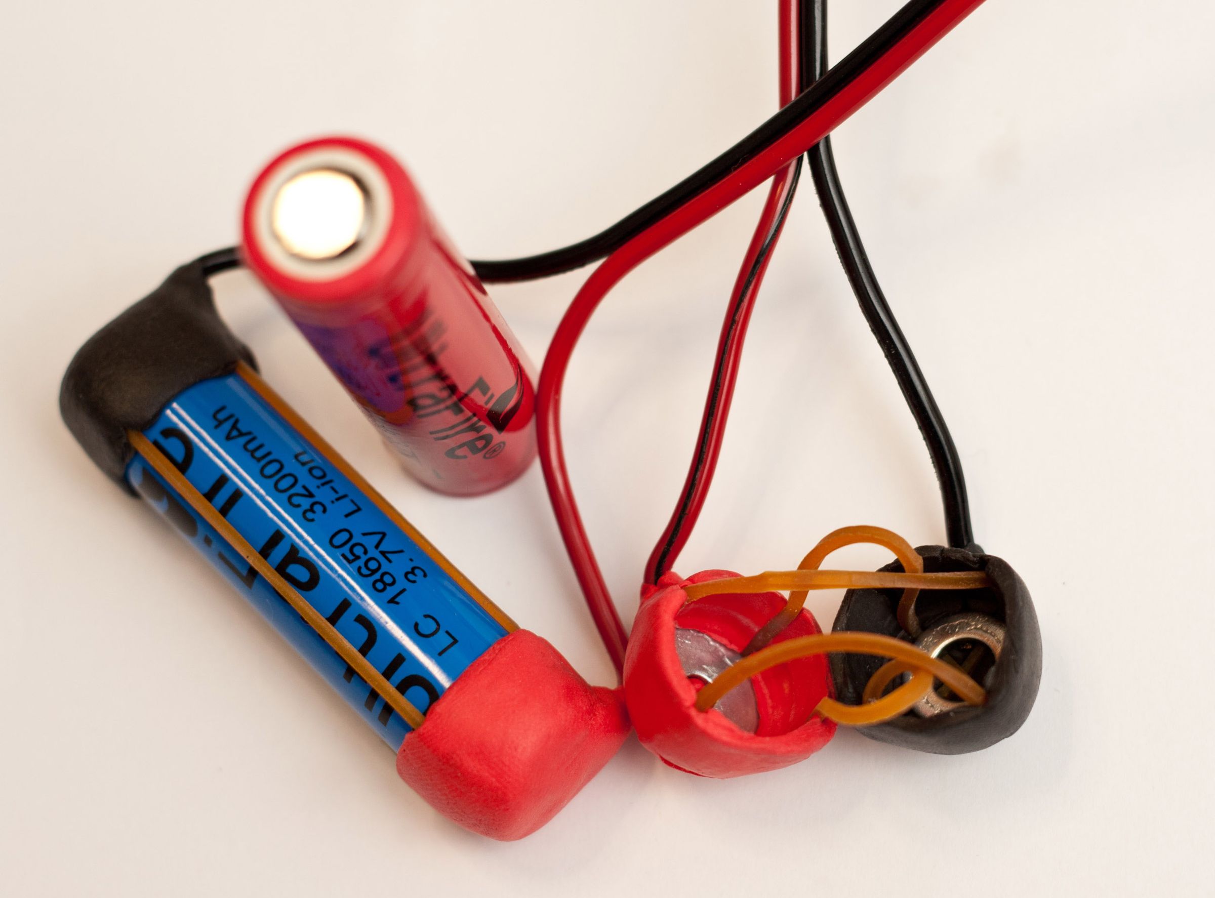 Simple, Cheap, Cool, Waterproof and Gummy Diy Battery Holder : 8 Steps ...
