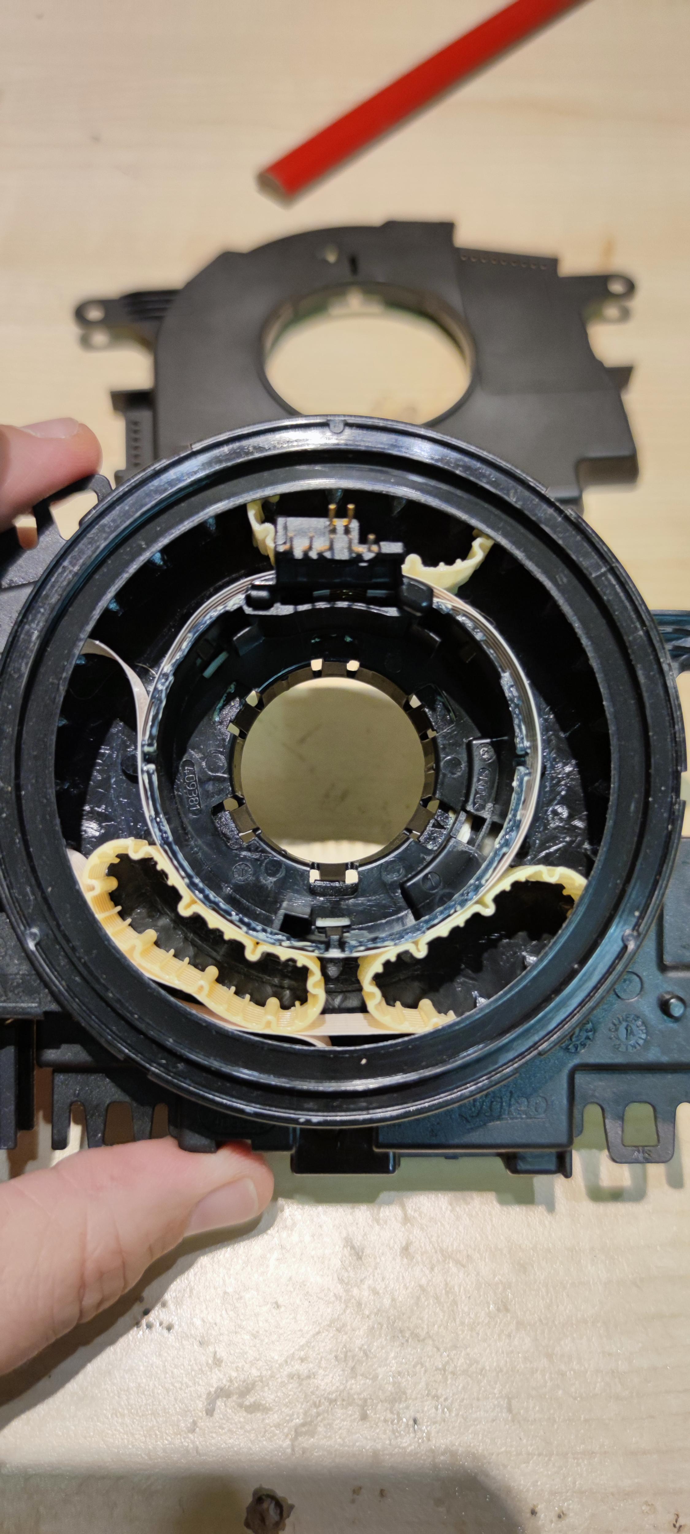 Fixing a Clockspring of a VW Tiguan 2 : 10 Steps (with Pictures ...