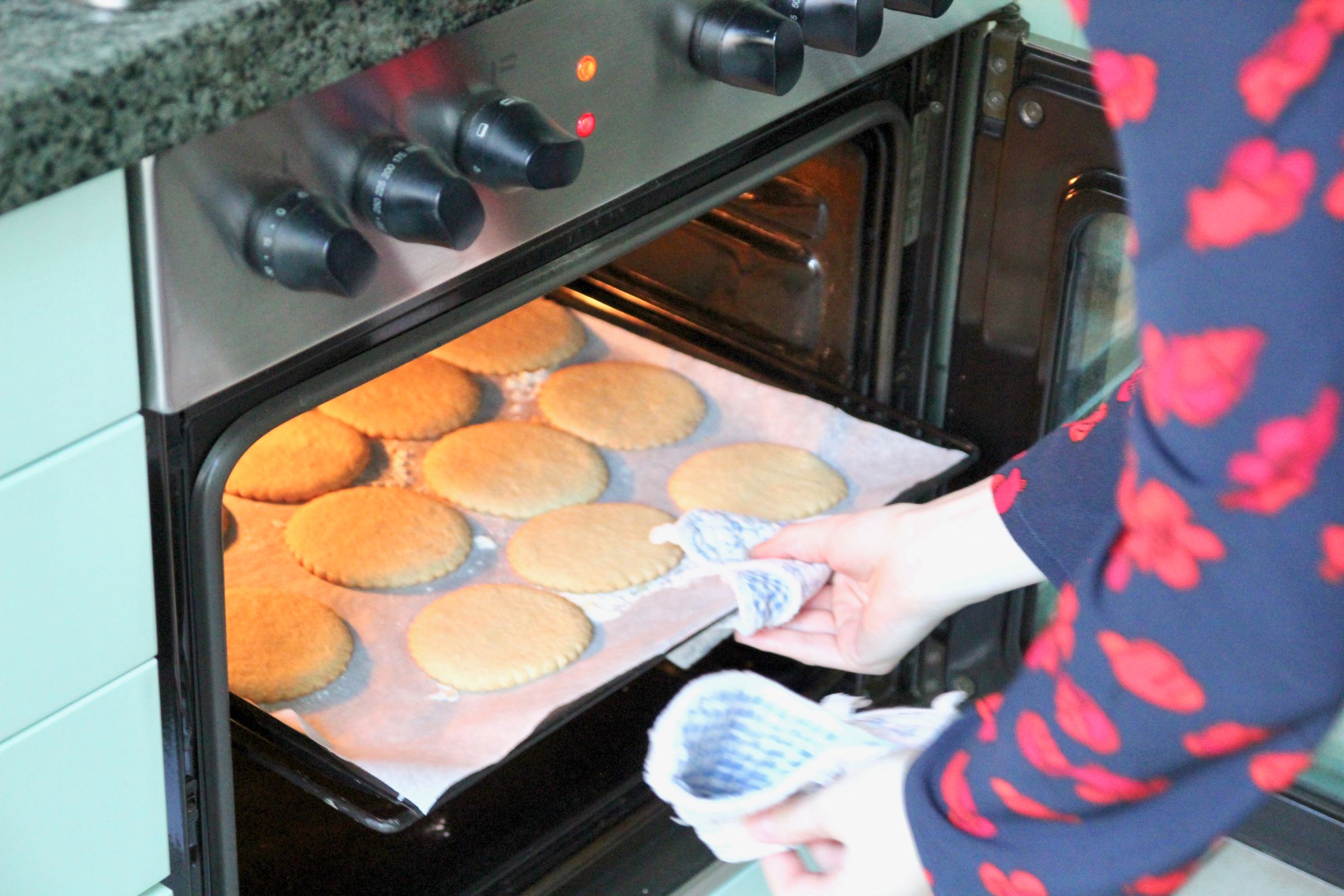 The Best Dutch 'Stroopkoeken' Recipe : 25 Steps (with Pictures ...