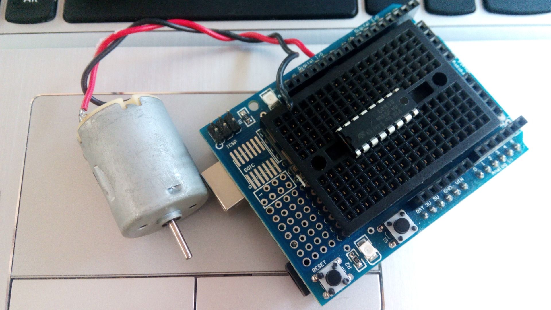 How to Use the L293D Motor Driver - Arduino Tutorial : 4 Steps (with ...