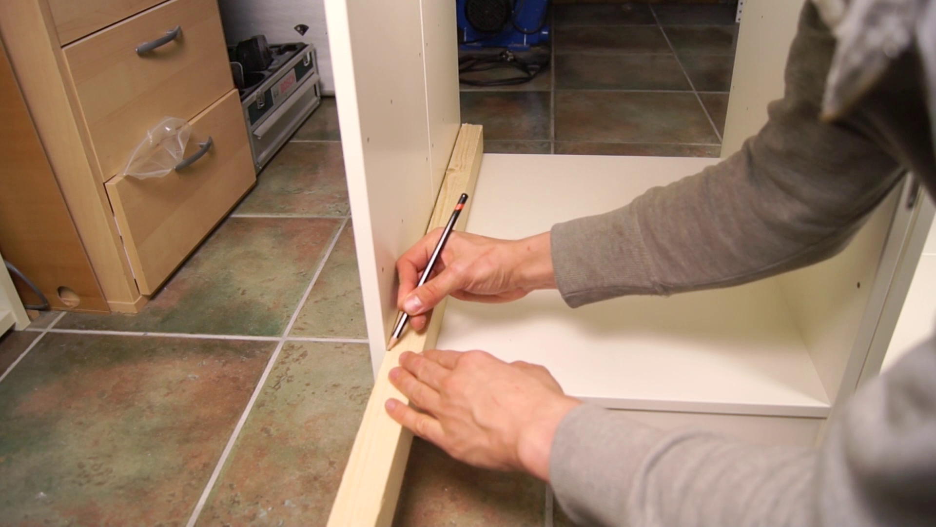 IKEA Hack: Practical Workbench : 11 Steps (with Pictures) - Instructables