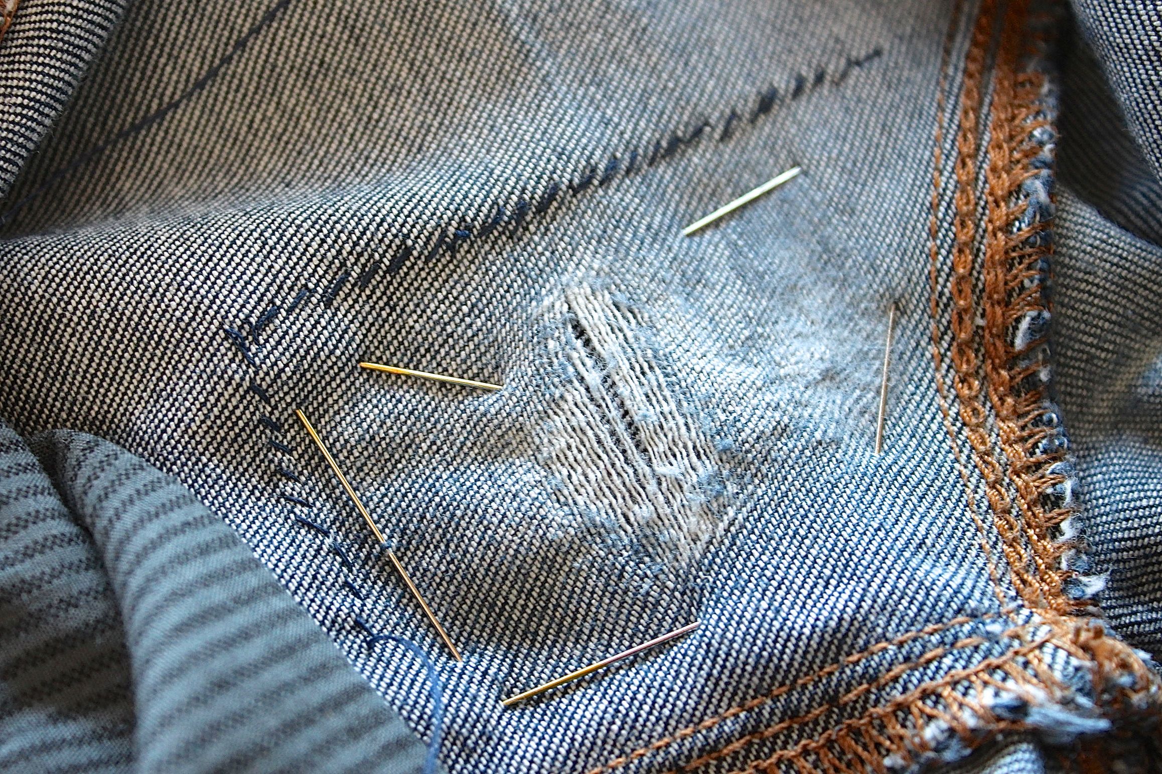 How to Patch Stretchy Jeans : 5 Steps (with Pictures) - Instructables