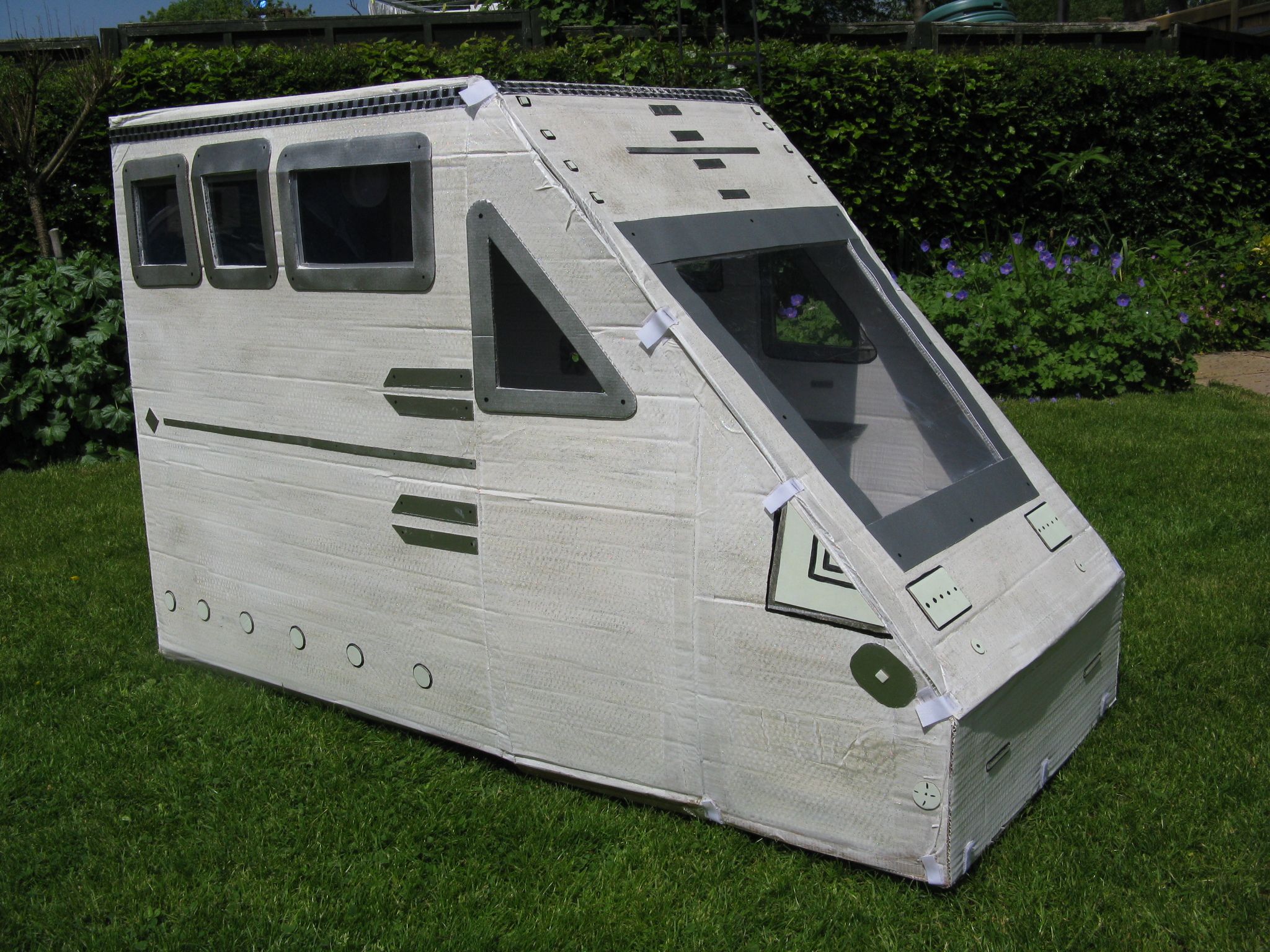 Spaceship for Kids Fold-able Made From Cardboard : 5 Steps (with ...