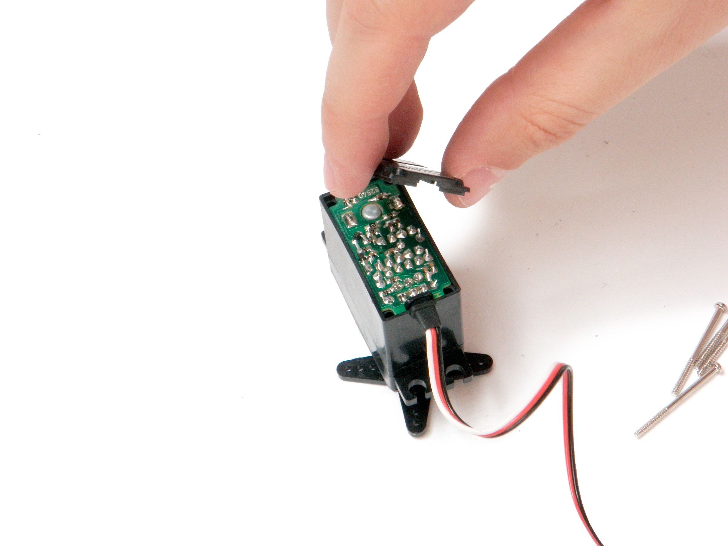 Remove a Servo Controller : 5 Steps (with Pictures) - Instructables