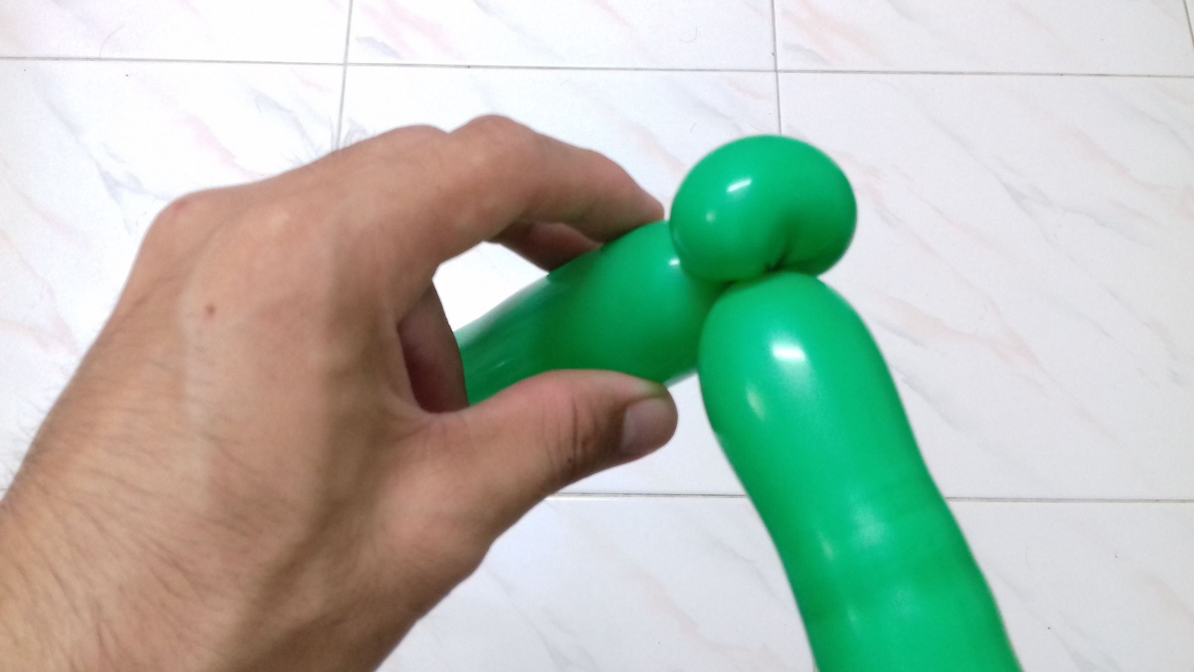 Balloon Twisting- Basic Skills- Types of Twists : 4 Steps - Instructables