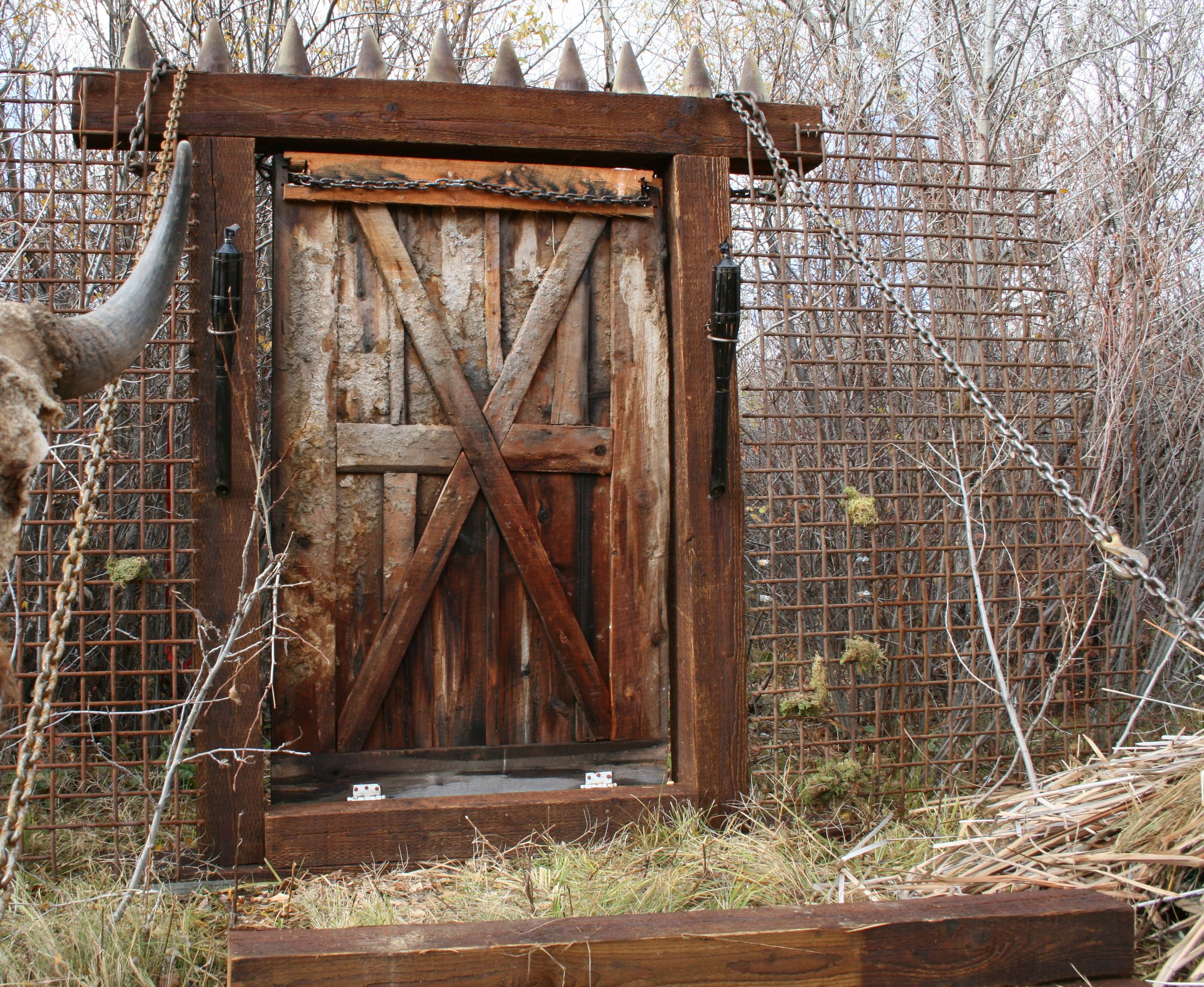 How to Build a Spooky Working Drawbridge With Sounds and Light : 10 ...