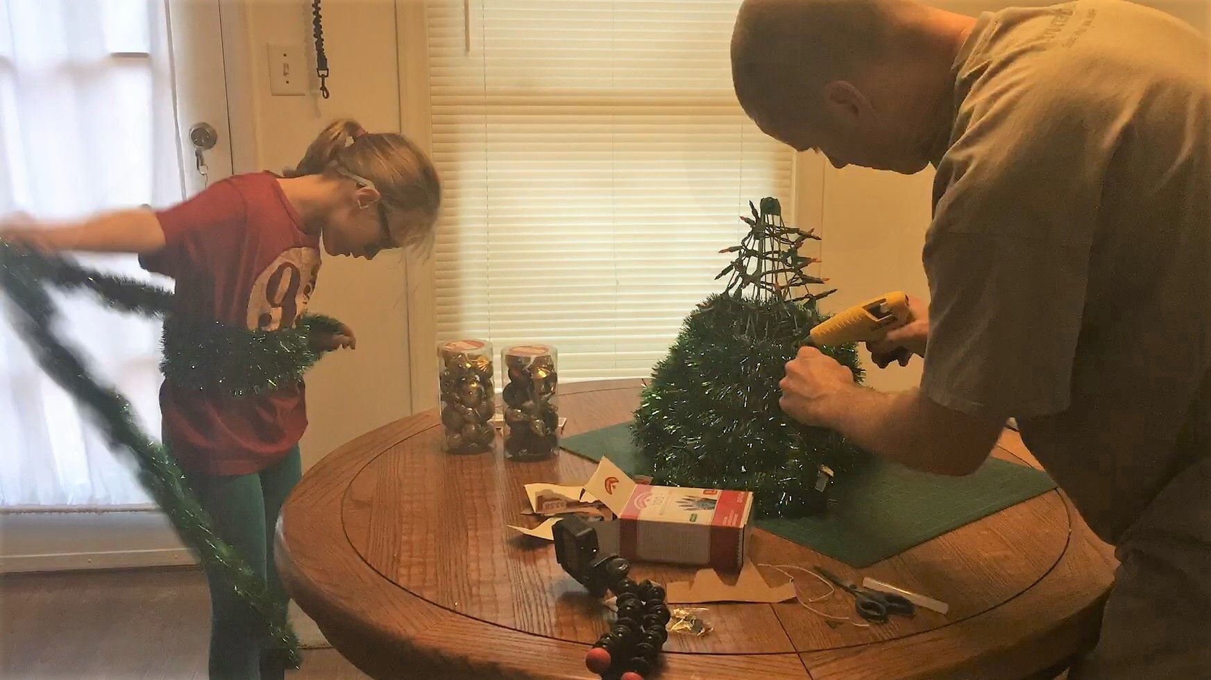 Coat Hanger Christmas Tree : 11 Steps (with Pictures) - Instructables