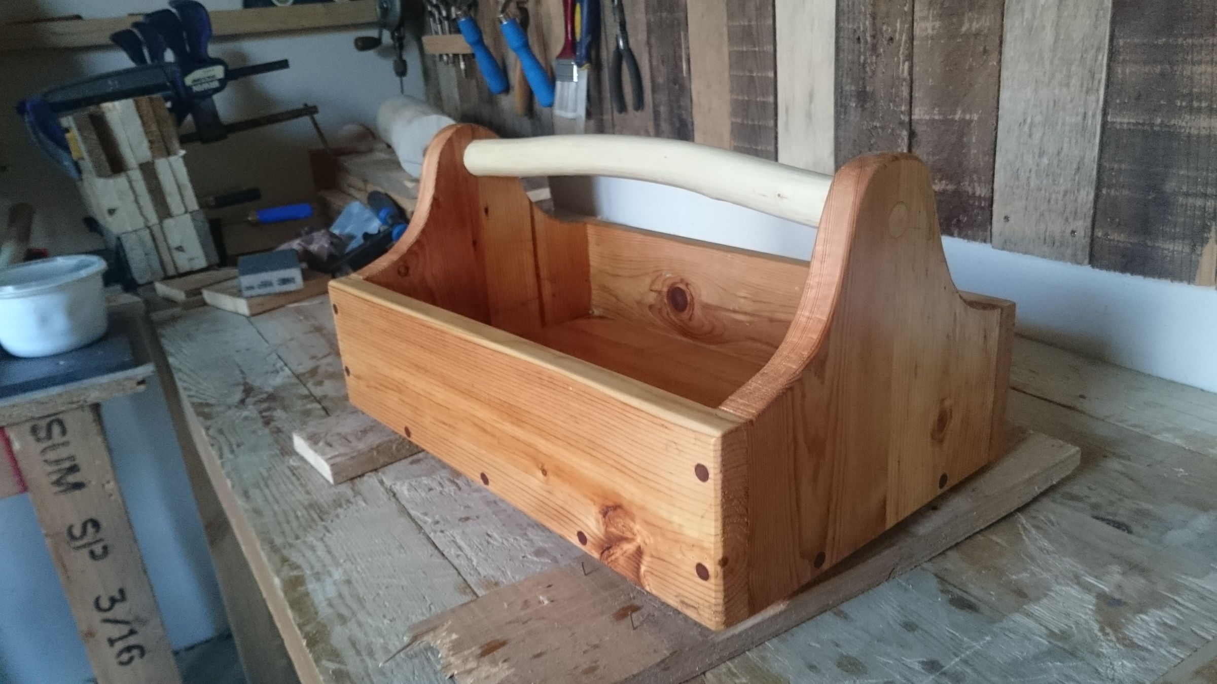 Recycled Wood Tool Tote : 7 Steps (with Pictures) - Instructables