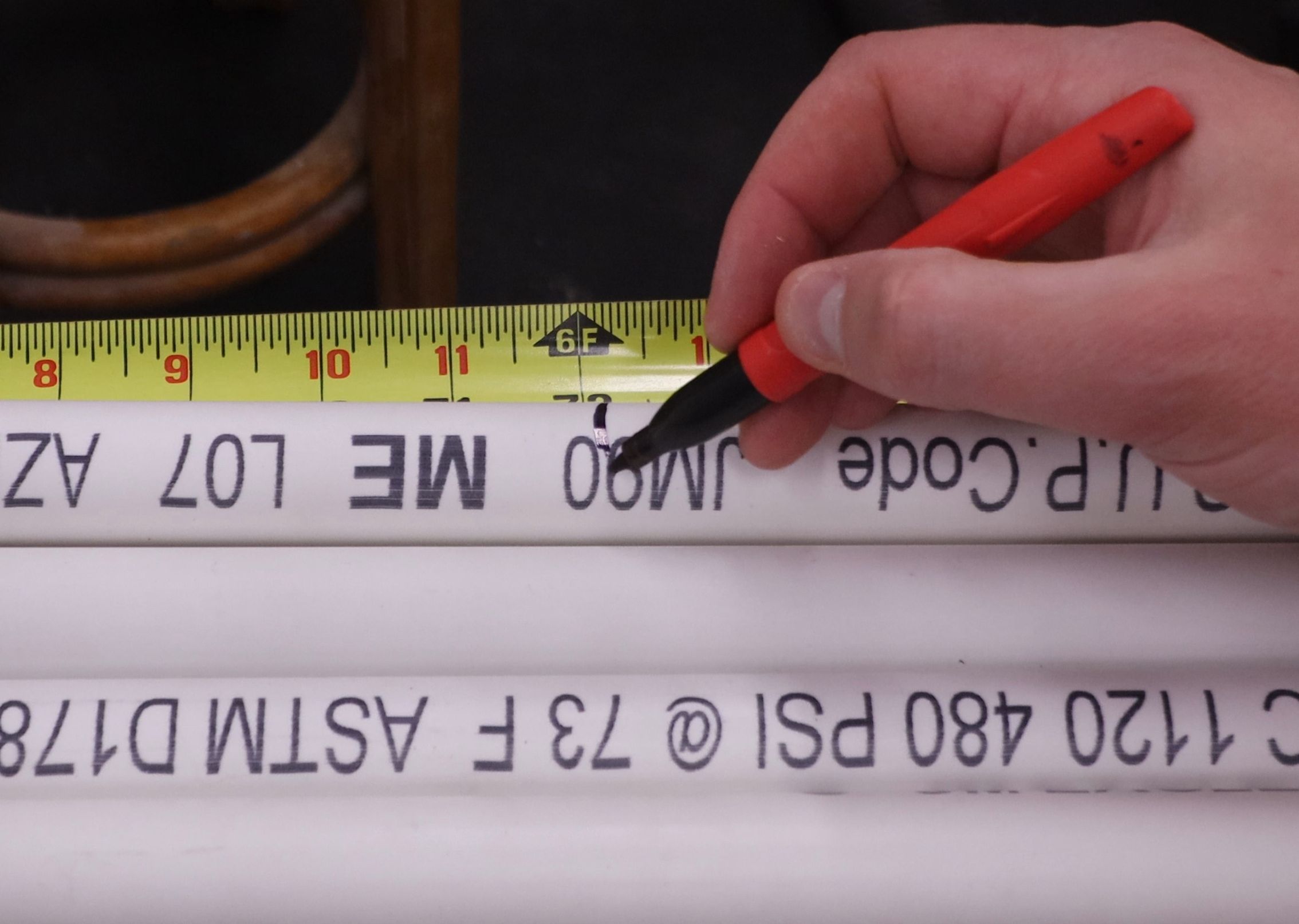 DIY Inexpensive Collapsible Projector Screen Frame : 8 Steps (with ...