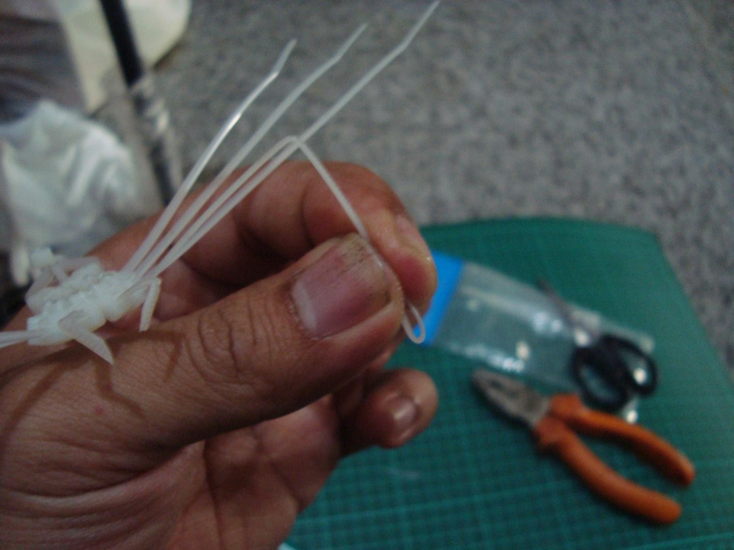 Spider Made From Cable Ties for Props Decor Halloween : 4 Steps (with ...