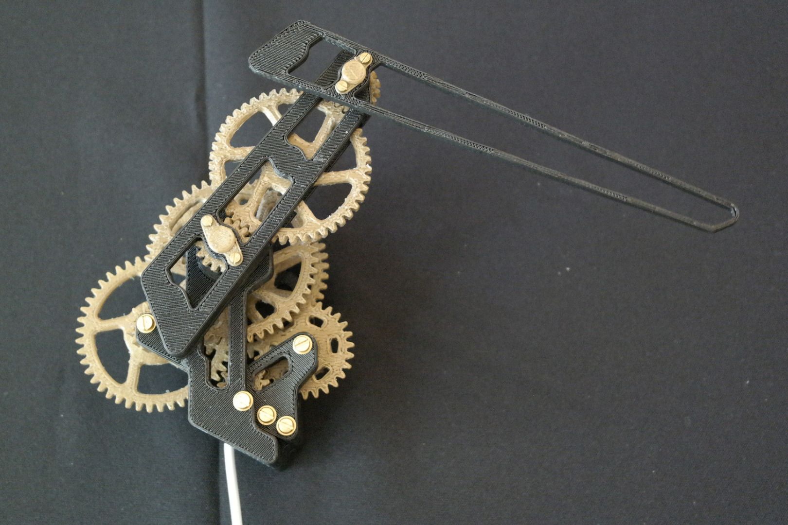 Hand in Hand Skeleton Clock : 11 Steps (with Pictures) - Instructables