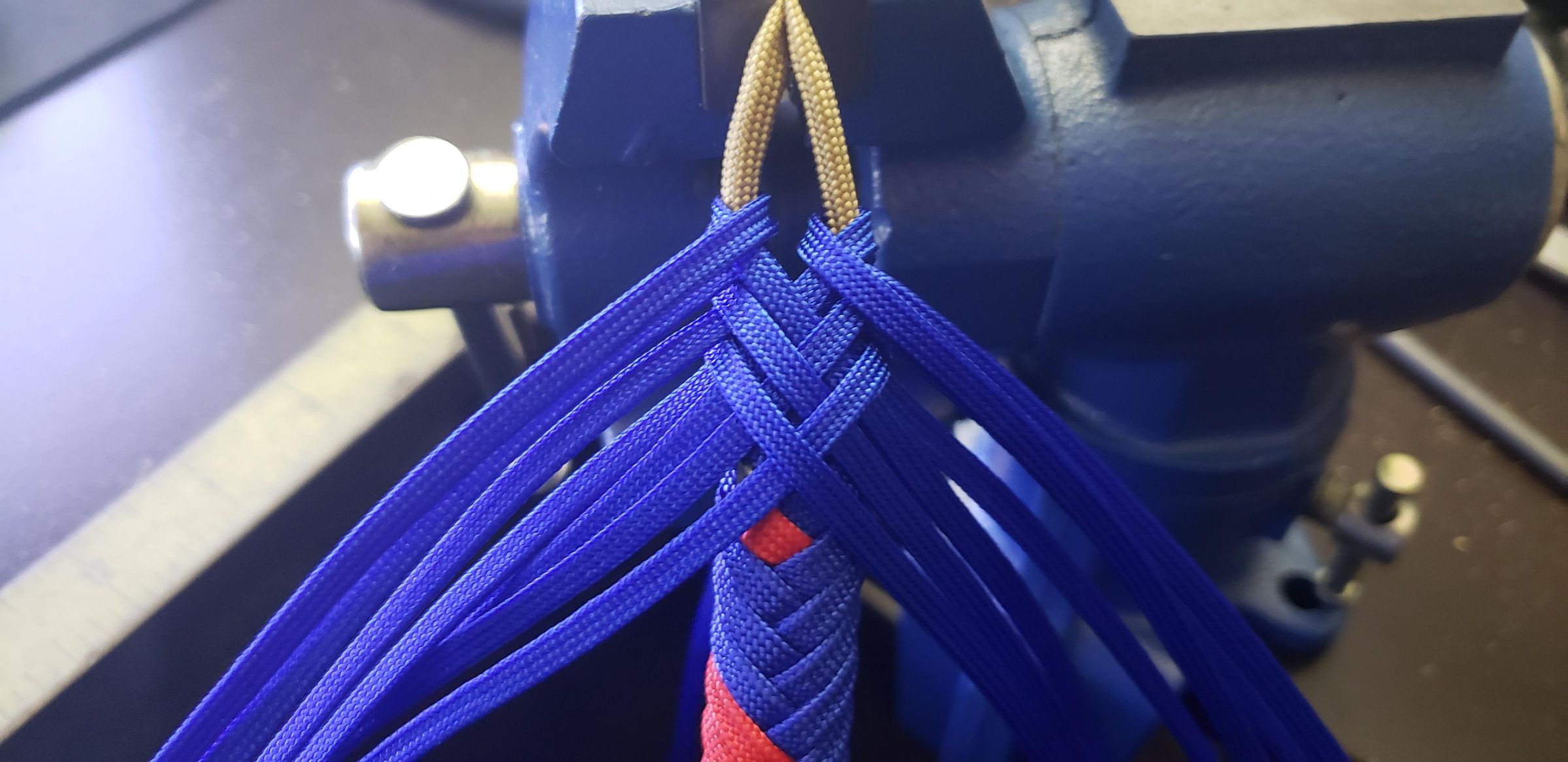 Tygra's Bolo-Whip With Paracord in 16 Plait : 9 Steps (with Pictures ...