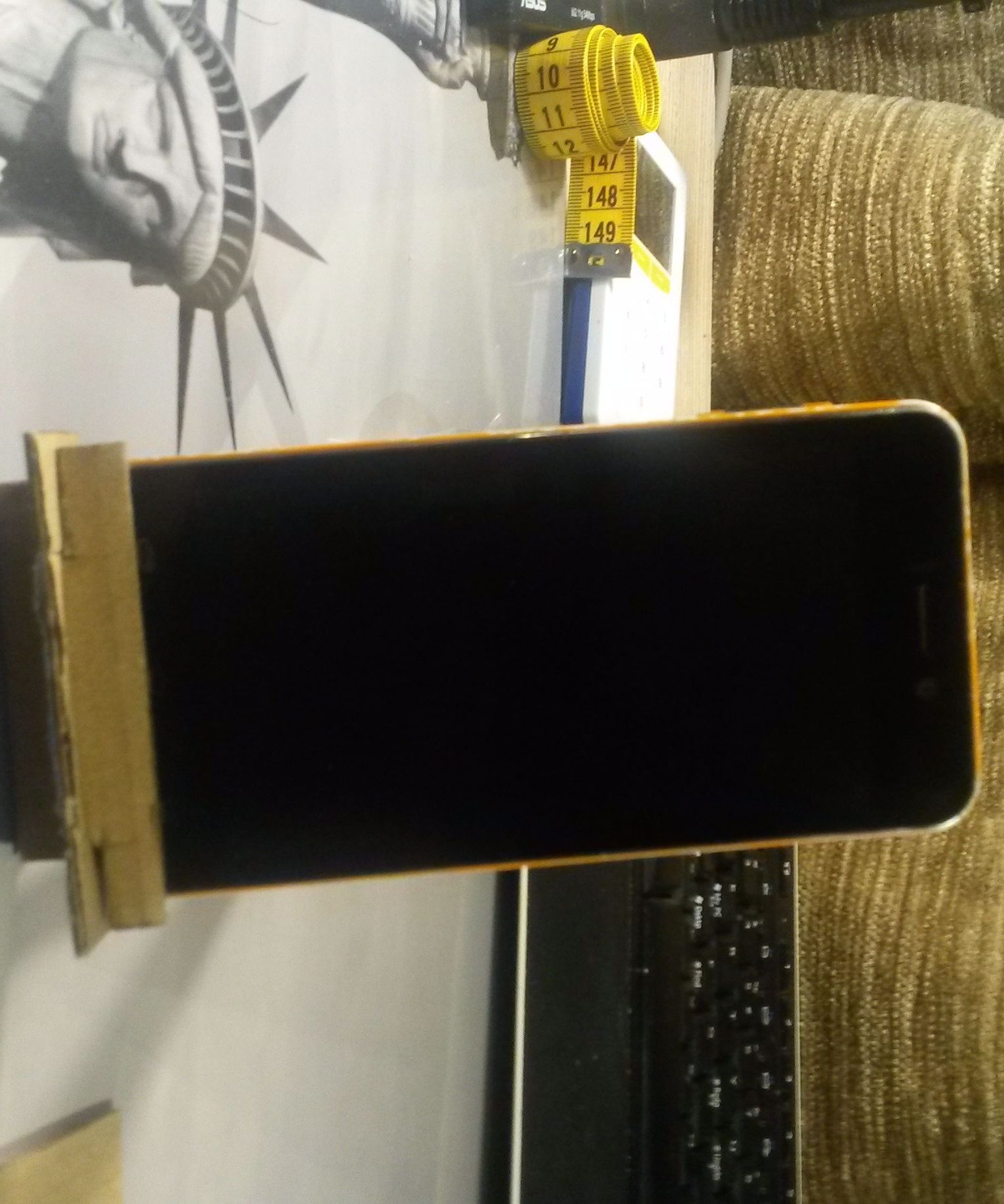 Cardboard-only Phone Holder : 3 Steps - Instructables
