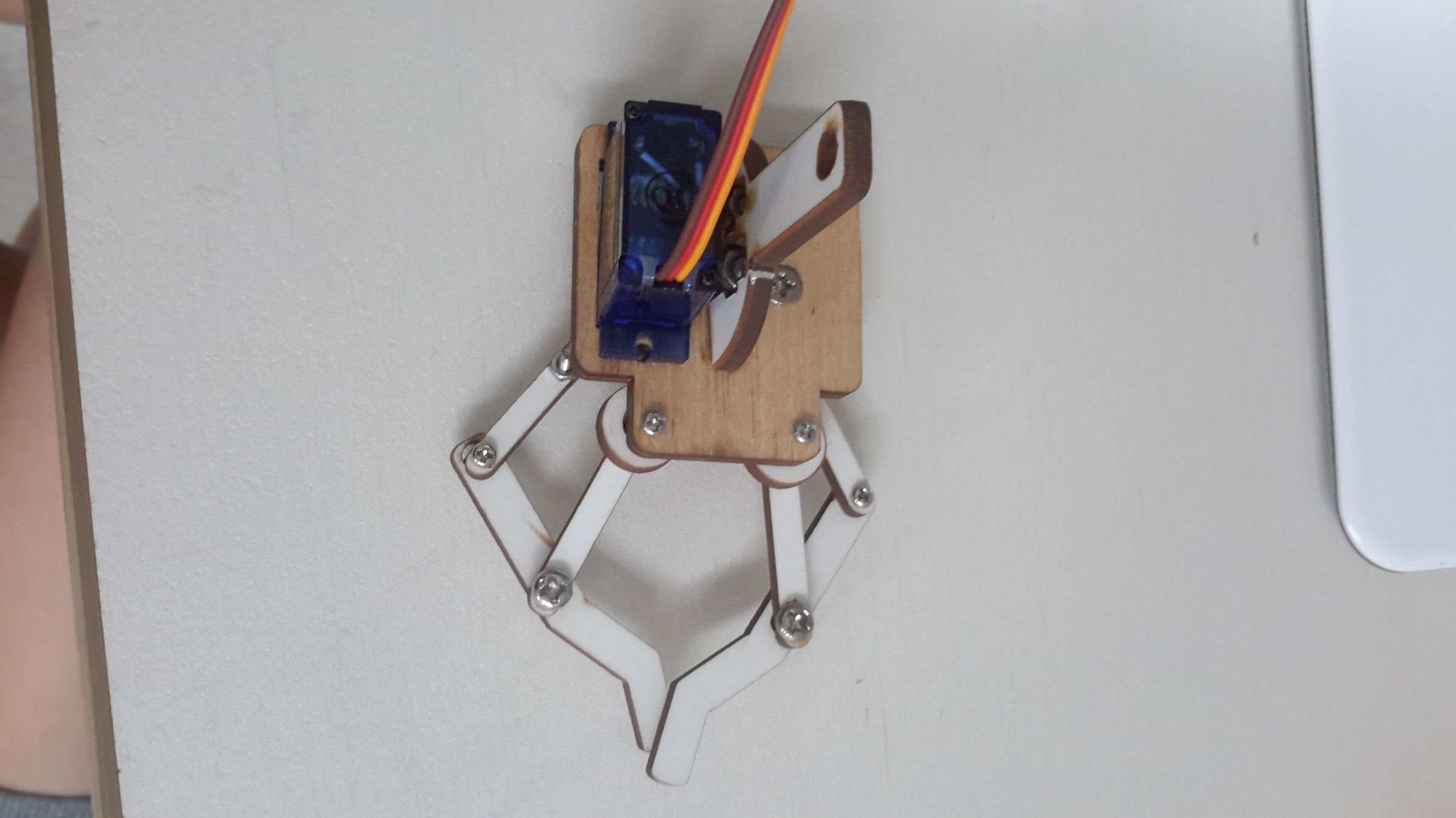 Robot Arm for Laser Cut : 9 Steps - Instructables