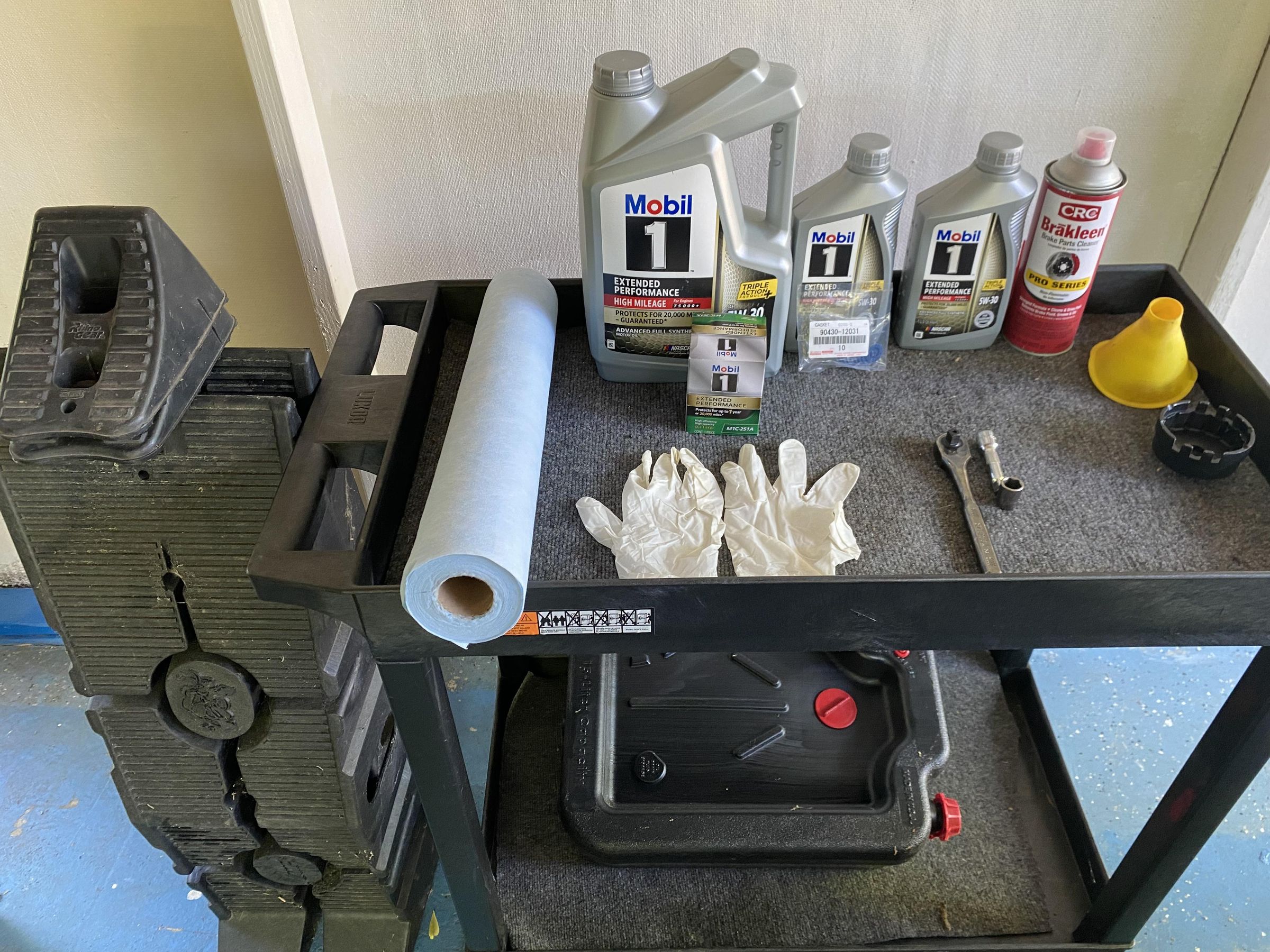 How to Do an Oil Change (for Beginners) : 8 Steps (with Pictures ...