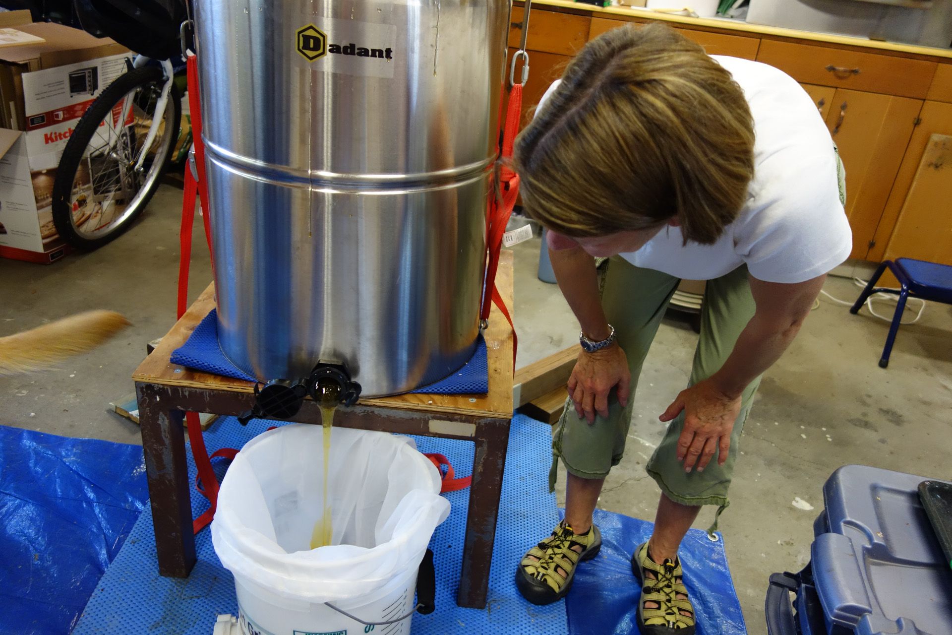 Extracting Honey : 8 Steps (with Pictures) - Instructables