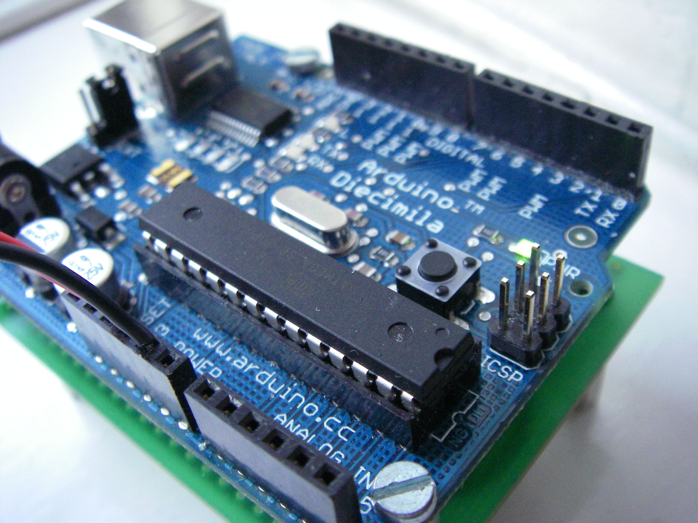 The Arduino AA Undershield : 6 Steps - Instructables