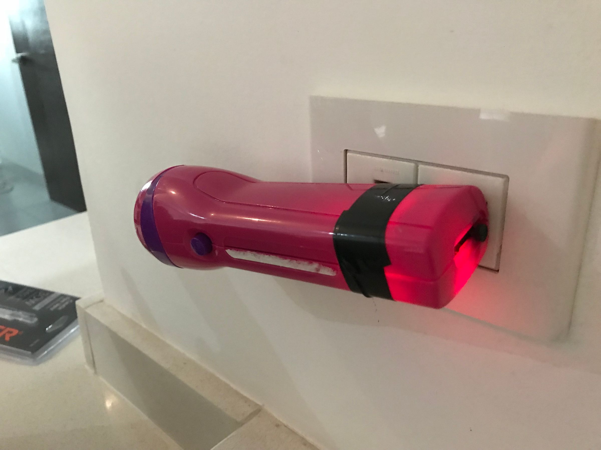 How to Fix a Broken Rechargeable Flashlight!!!!!! : 3 Steps - Instructables