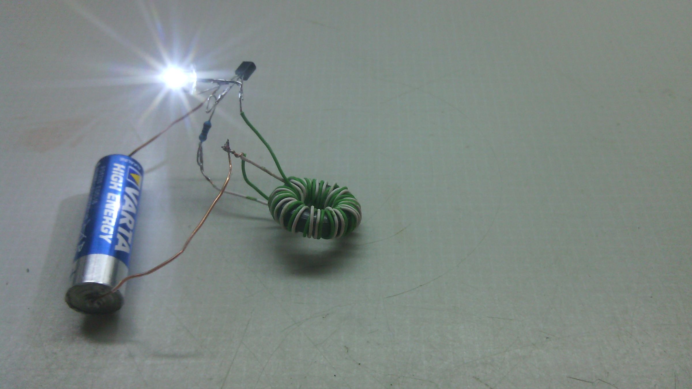 How to Make a Joule Thief : 7 Steps (with Pictures) - Instructables