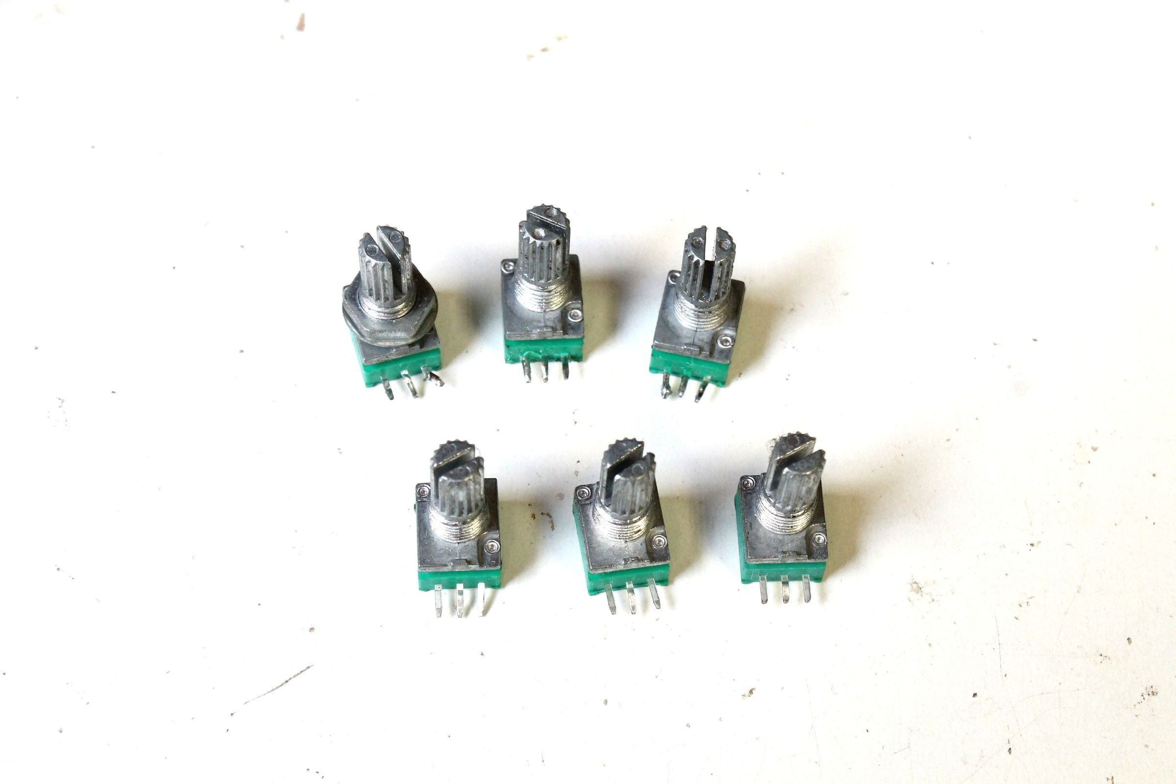 Fizzle Loop Synth V3 (555 Timer) : 11 Steps (with Pictures) - Instructables